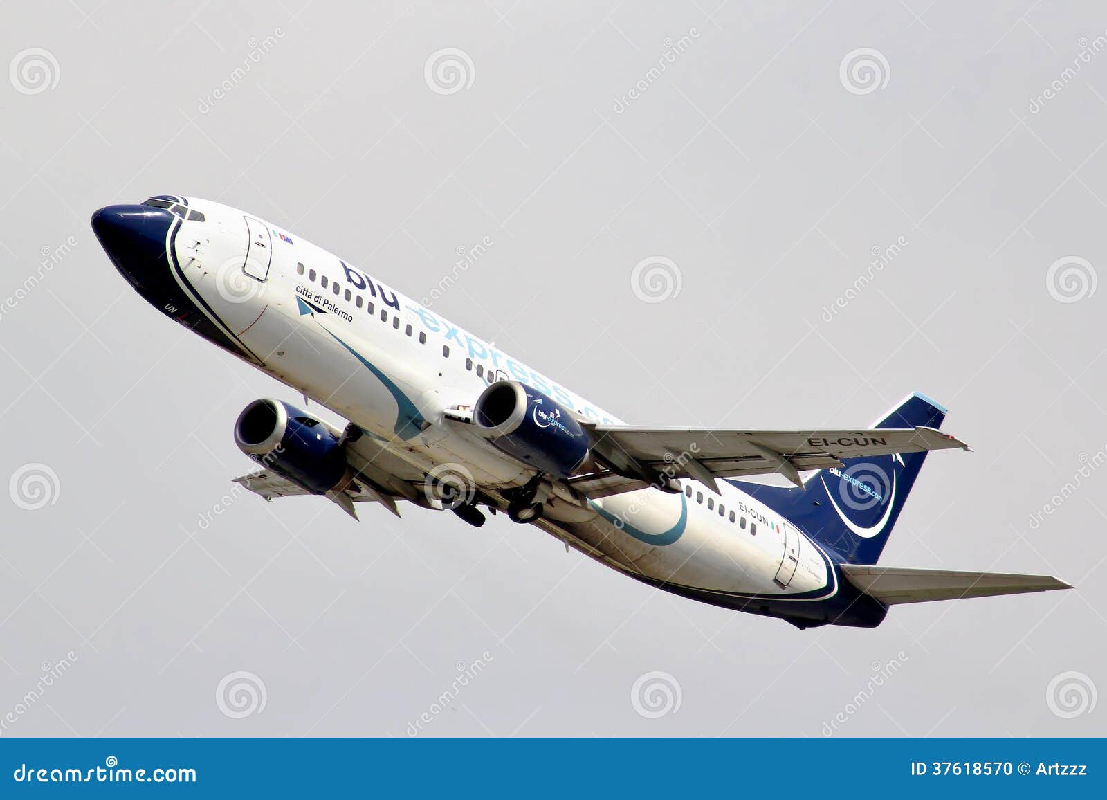 Blue Panorama Airlines Boeing 737 Imagen editorial - Imagen de exprese ...