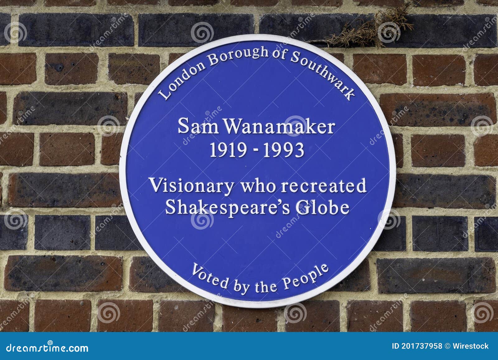 Sam Wanamaker Blue Plaque editorial stock photo. Image of blue - 201737958