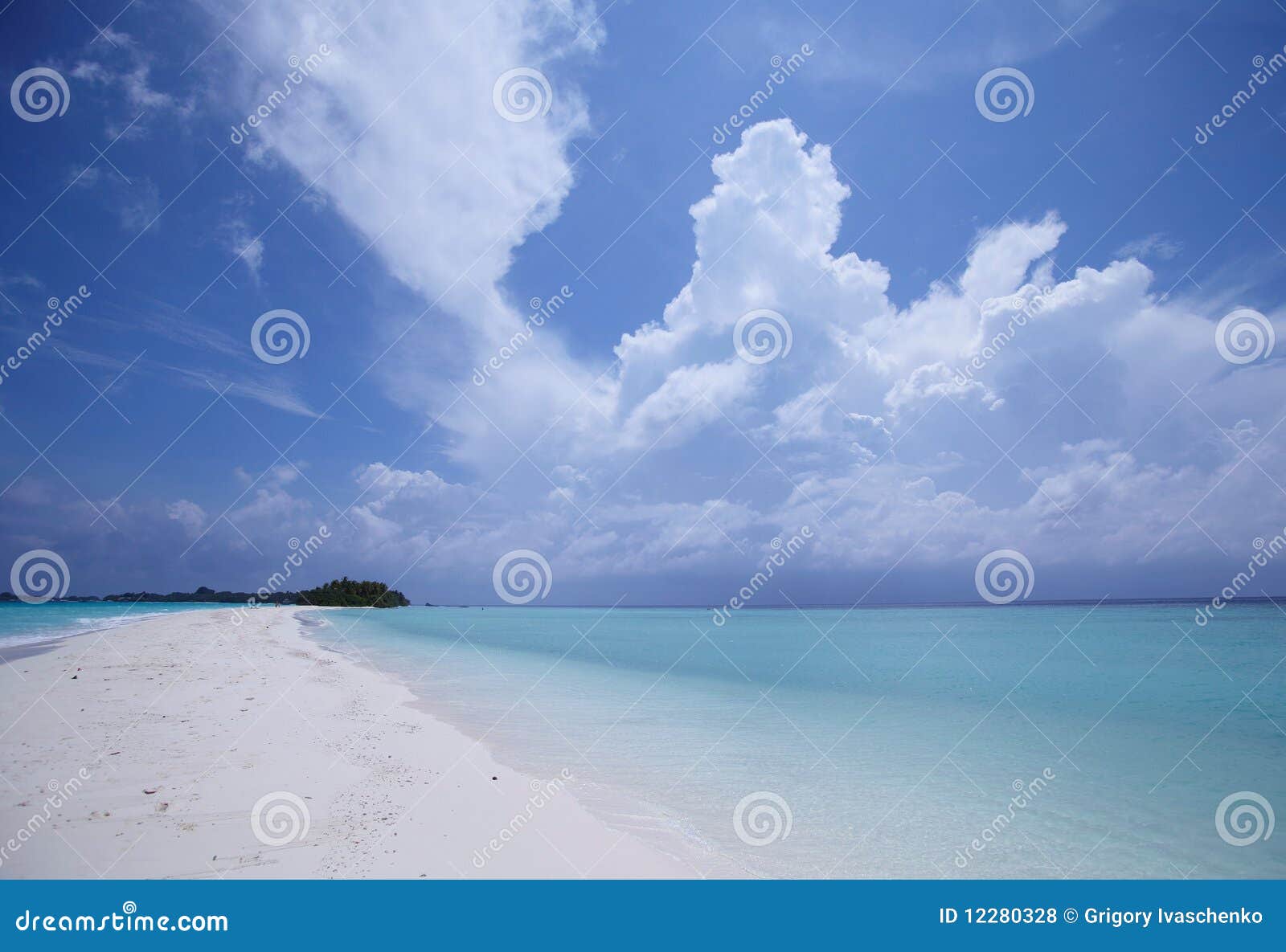 Blue Sky and Ocean at Beach Stock Photo - Image of tropics, open: 12280328
