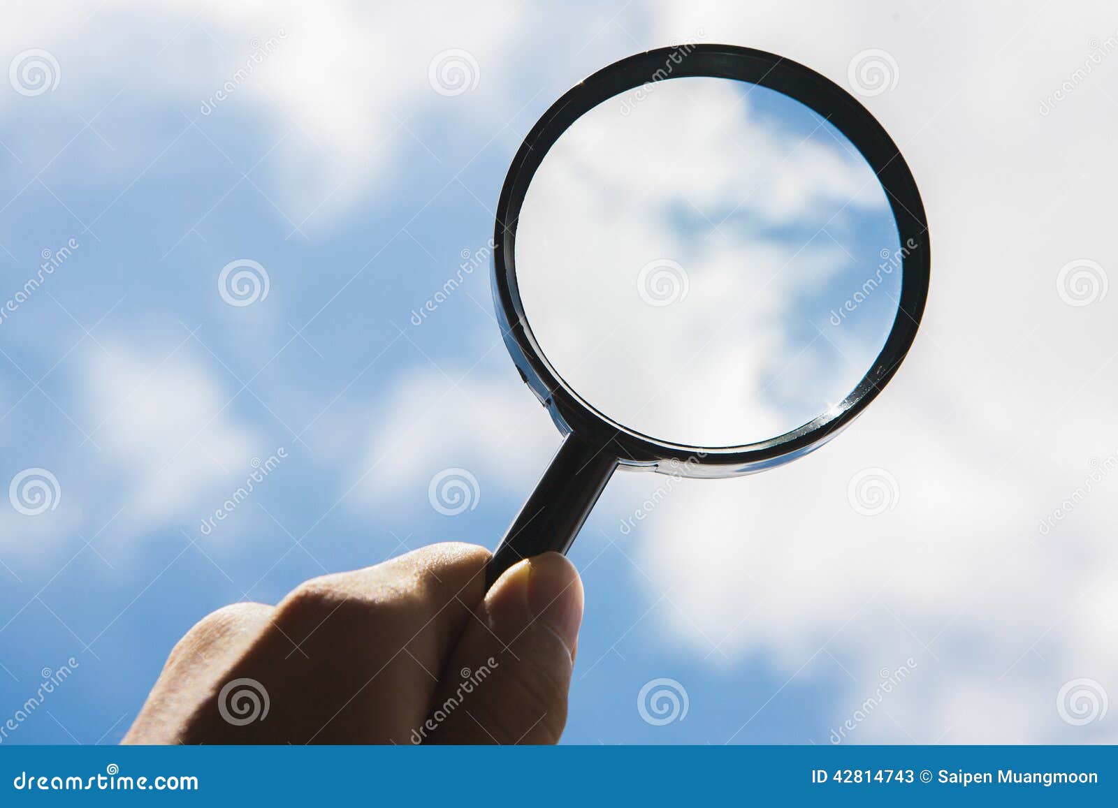 Magnifying glass and sky stock image. Image of hand, inquire - 42814743