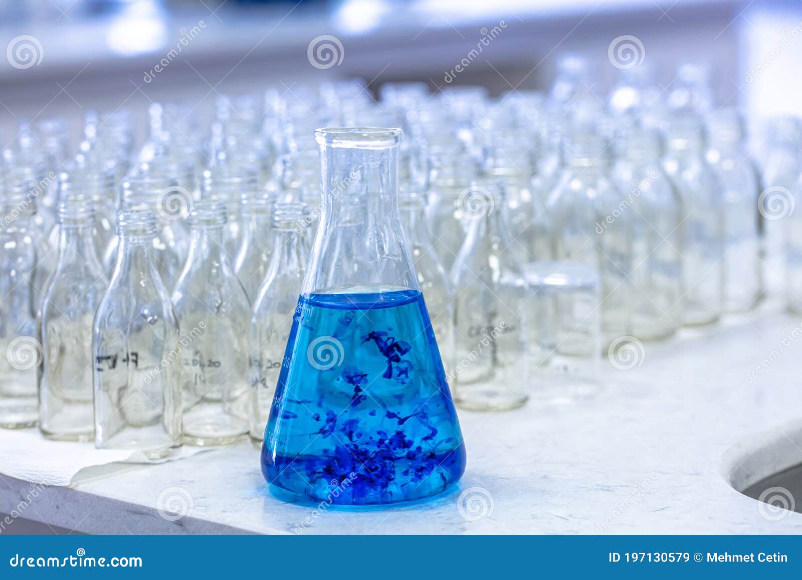 Blue Solution Methylene Blue in Erlenmeyer, Experiments in Chemistry ...