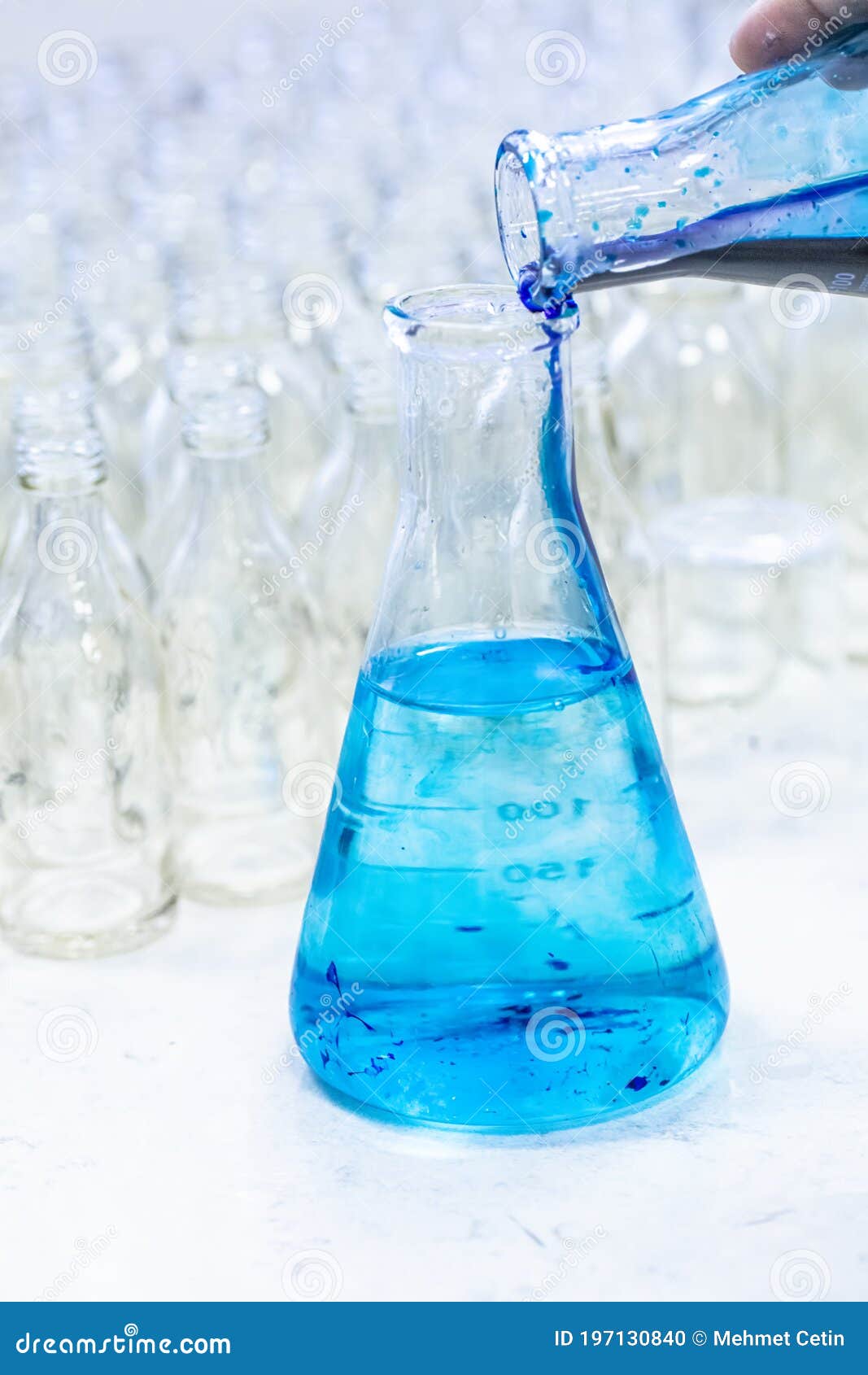 Blue Solution Methylene Blue in Erlenmeyer, Experiments in Chemistry ...