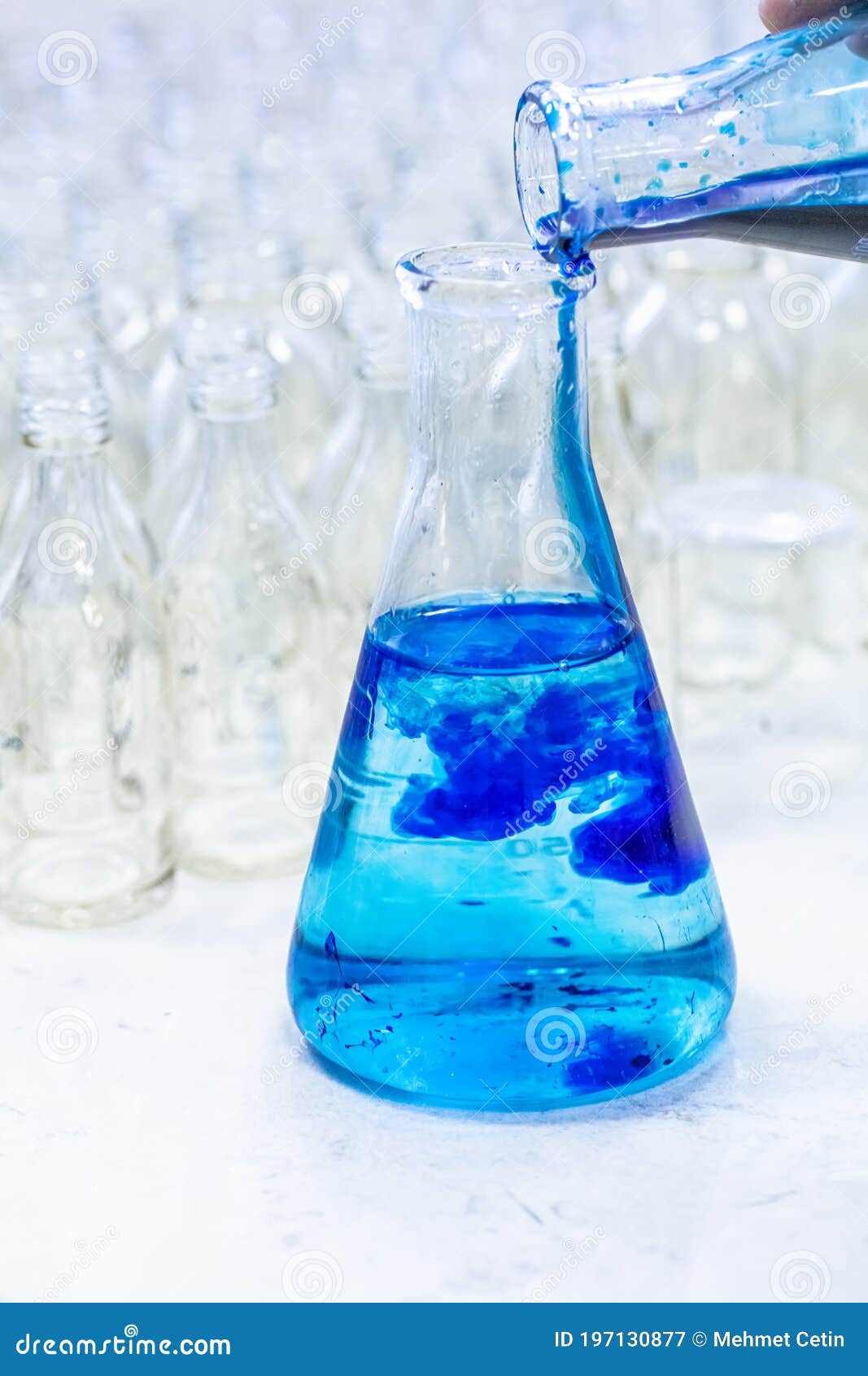 Blue Solution Methylene Blue in Erlenmeyer, Experiments in Chemistry ...