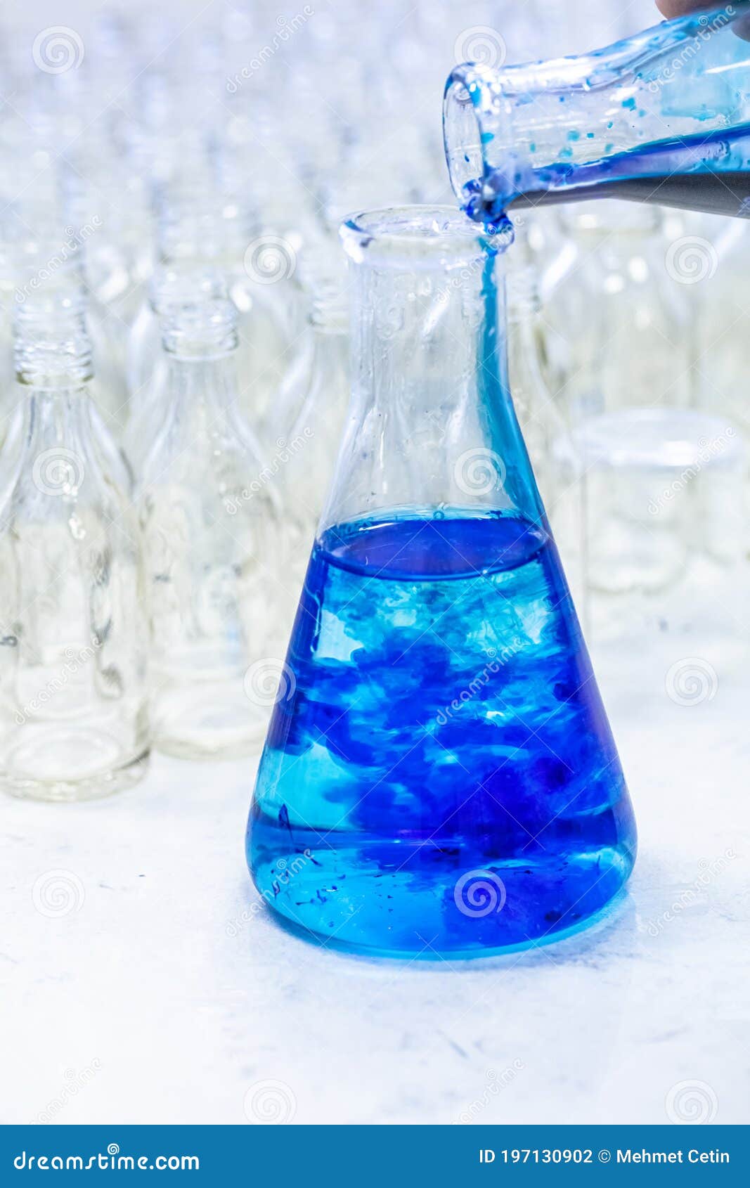 Blue Solution Methylene Blue in Erlenmeyer, Experiments in Chemistry ...