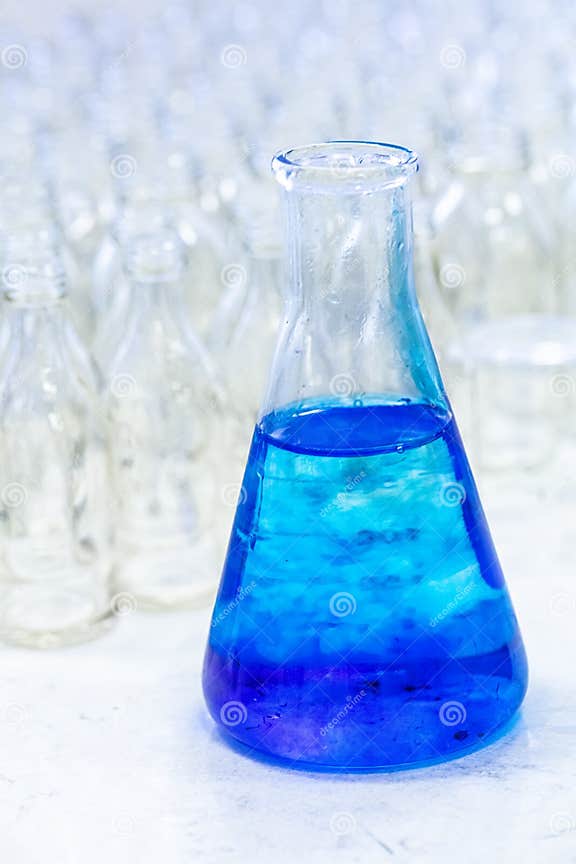 Blue Solution Methylene Blue in Erlenmeyer, Experiments in Chemistry ...