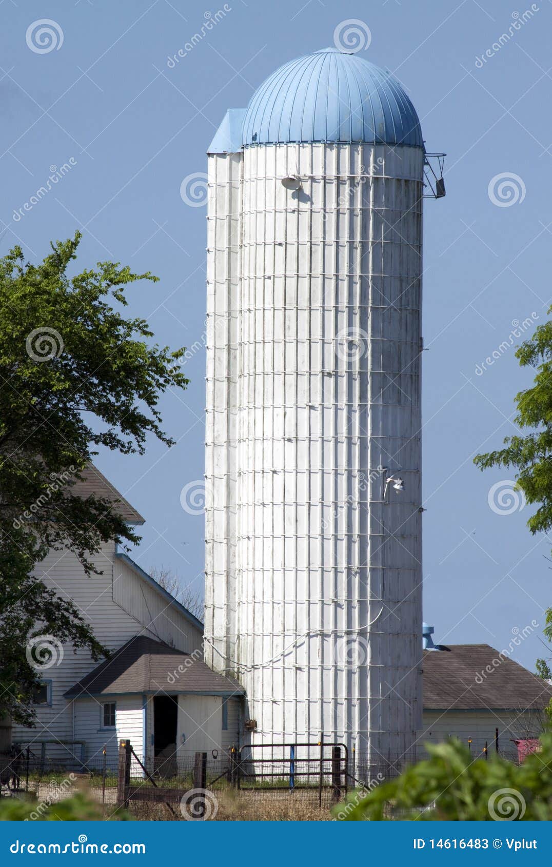 Blue-topped Silo stock image. Image of illinois, rural - 14616483