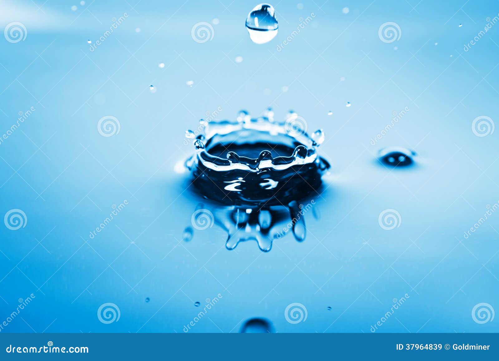 Blue water splashes stock image. Image of flowing, purity - 37964839