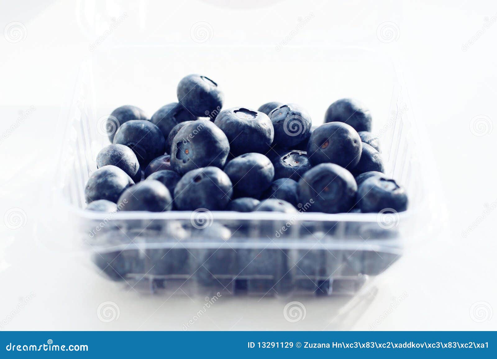 Blueberries in a box stock image. Image of closeup, fresh - 13291129