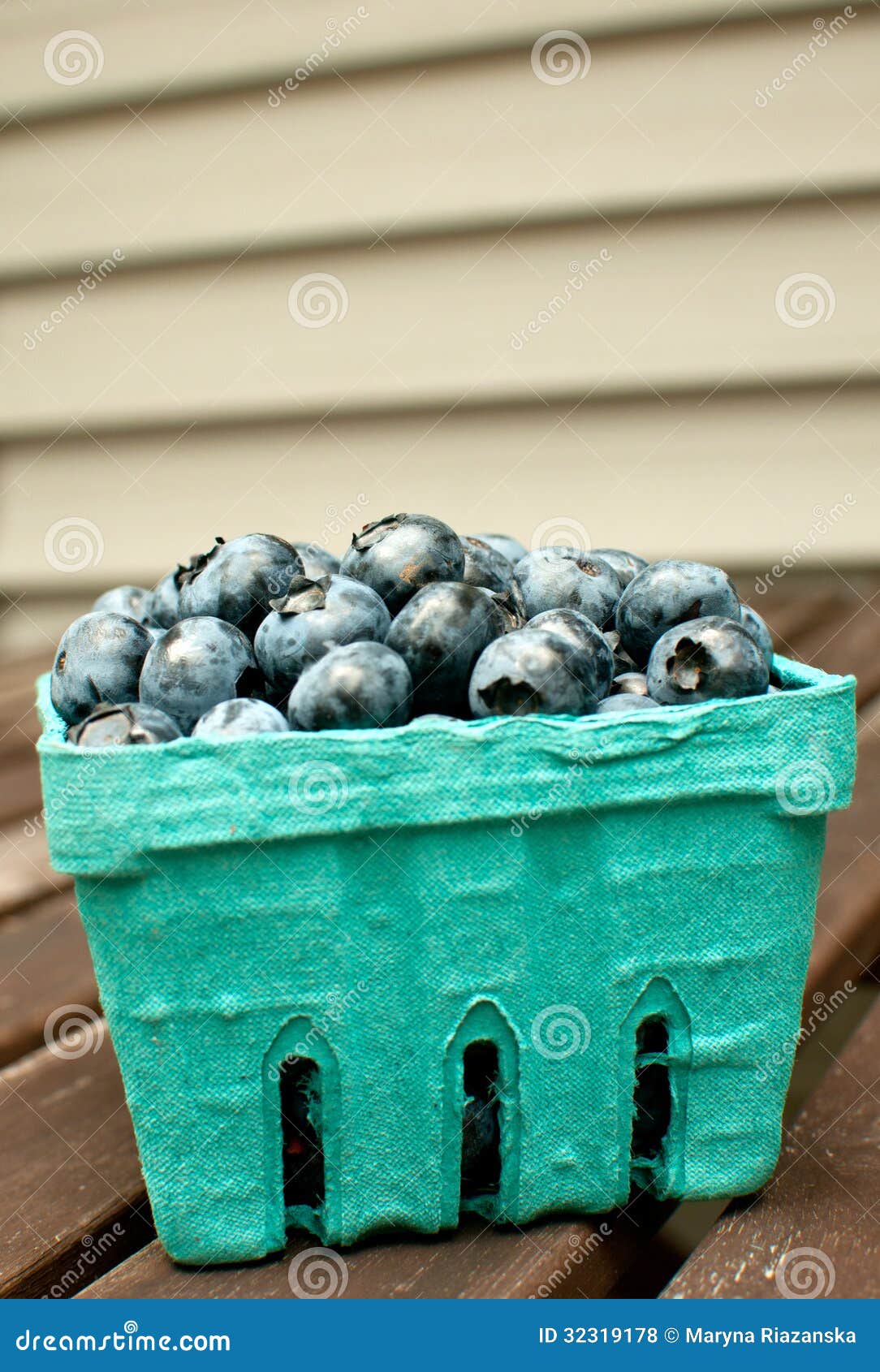 Blueberries Box Container Side View Stock Photo - Image of harvest ...