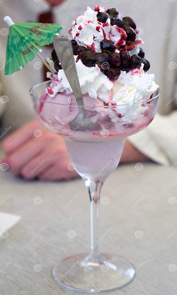 Blueberry ice cream sundae stock image. Image of paper - 15872187