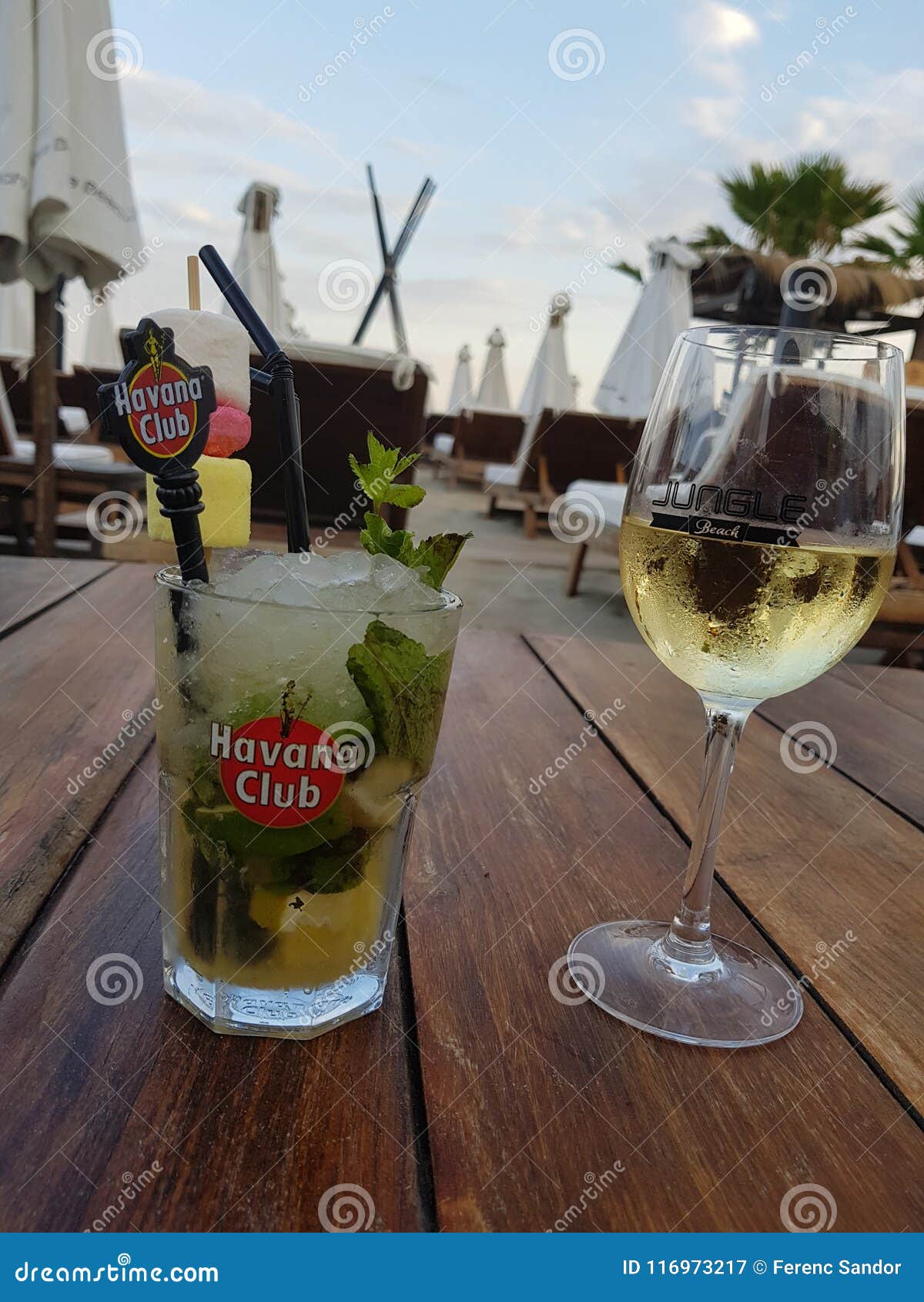 Beach bar night editorial photography. Image of mojito - 116973217