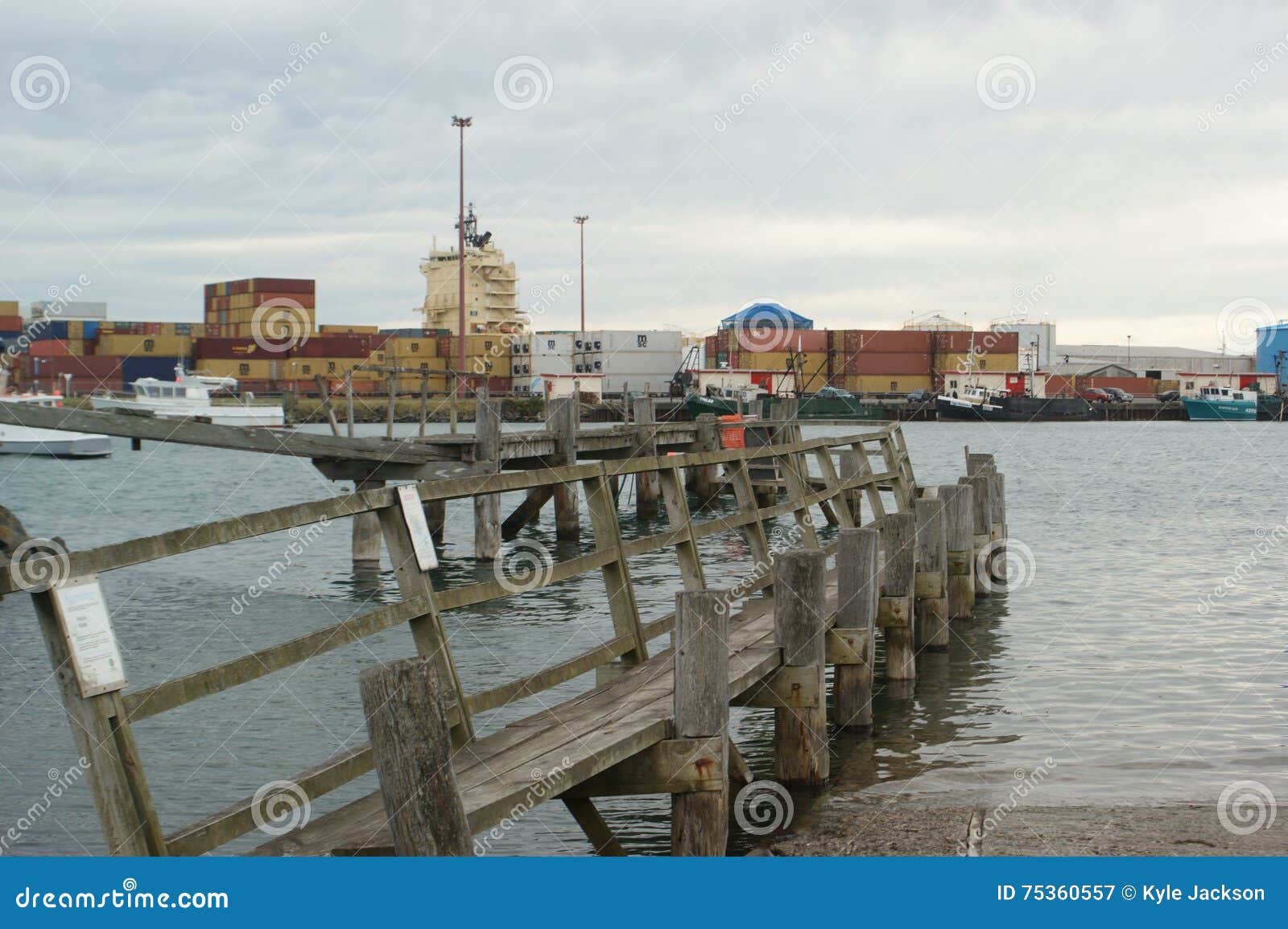 Bluff editorial photography. Image of port, looking, southland - 75360557