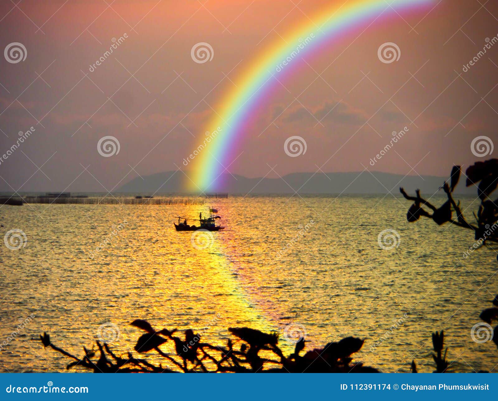 Blur Boat in Sea Sunset Rainbow Sky Reflection Rainbow on Water Stock ...