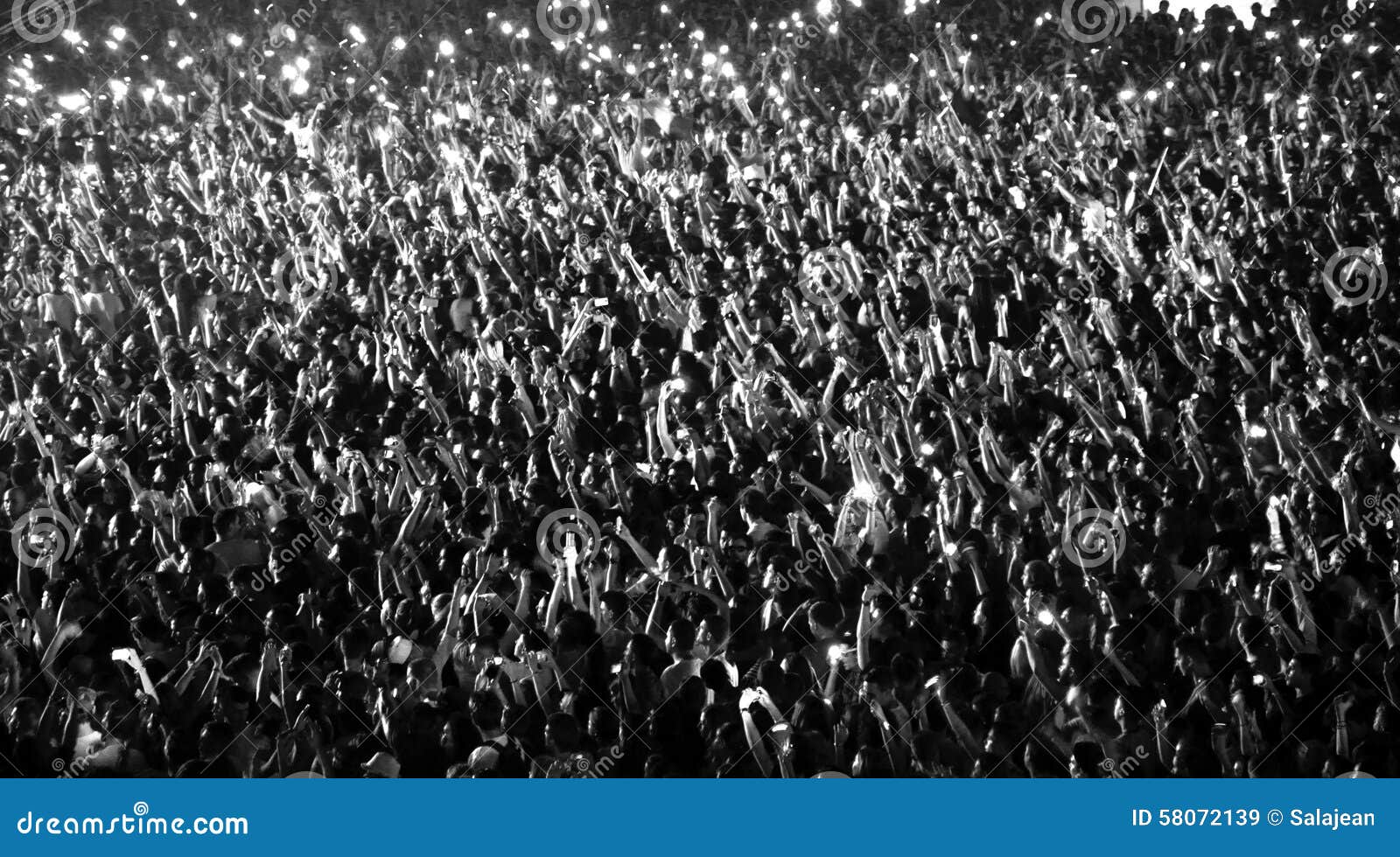 Blurred Crowd At Concert : Silhouette People Crowd Happy And Cheering ...