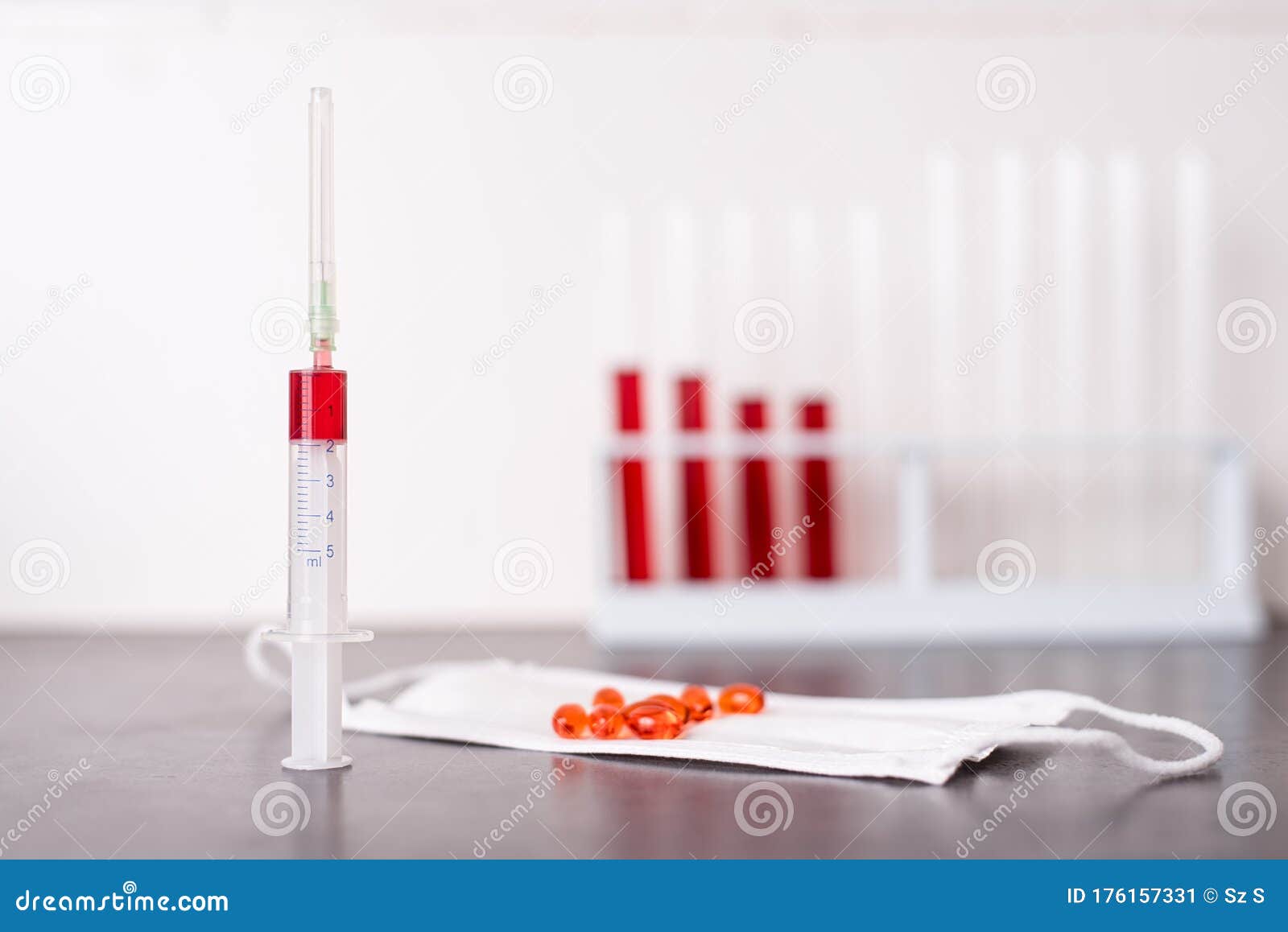 Bluttest in Einer Spritze Im Labor Stockbild - Bild von blut, dosis ...