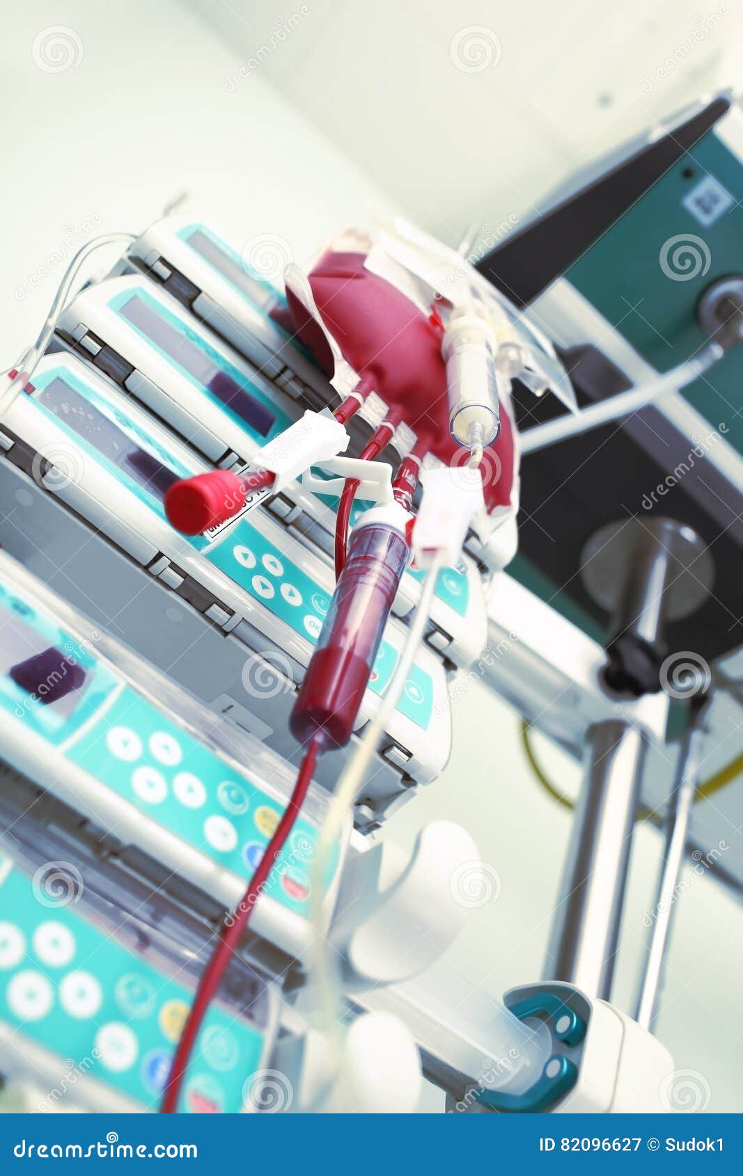 Bluttransfusion in Der Intensivstation Stockbild - Bild von abgabe ...