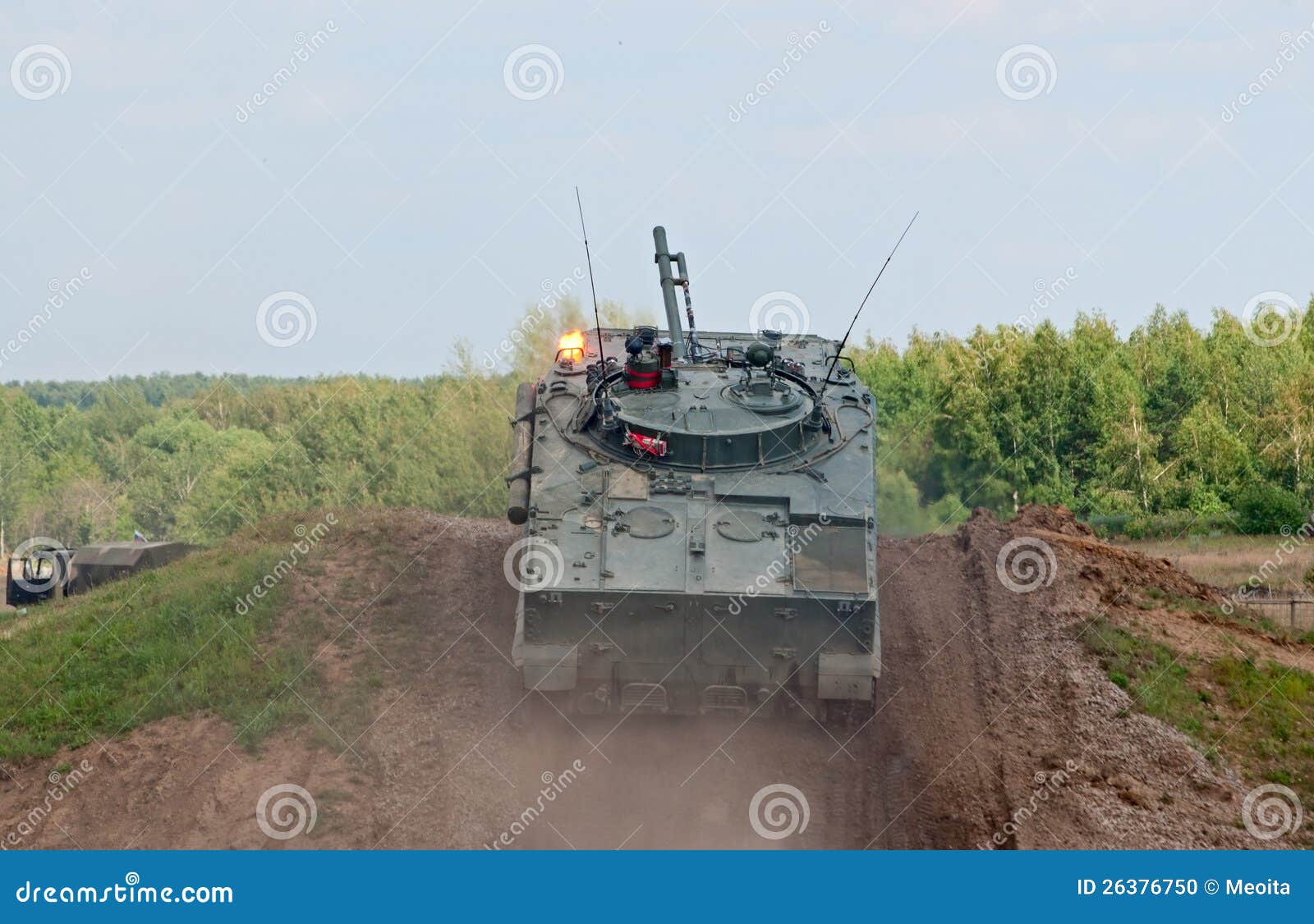 BMP-3 IFV takes the height editorial image. Image of engineering - 26376750