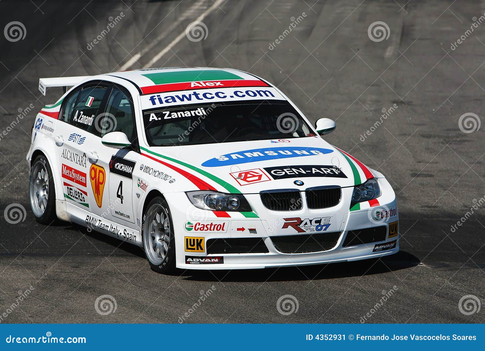 Bmw-Rennwagen redaktionelles foto. Bild von becher, pferdestärken - 4352931