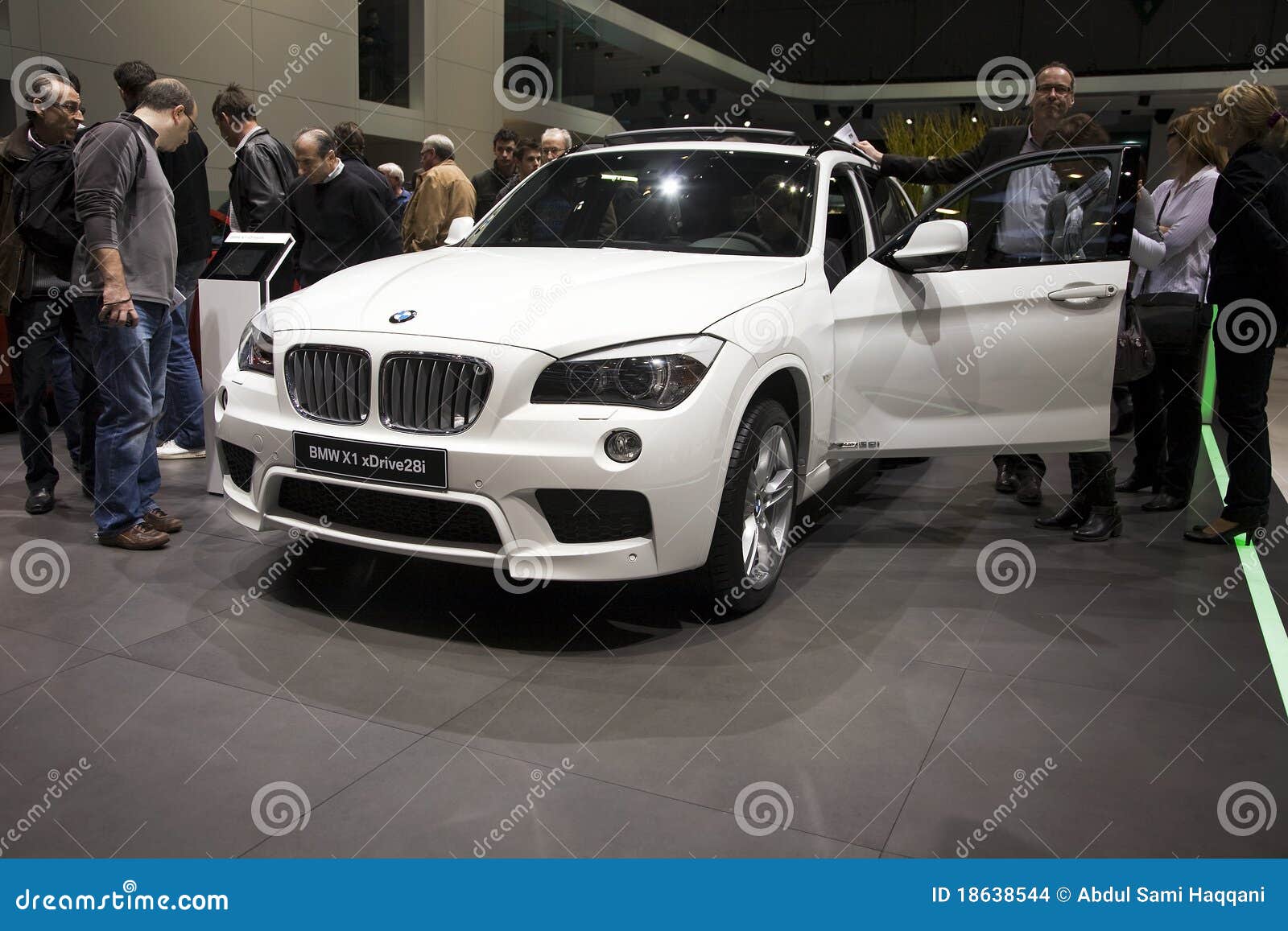 BMW X1 28i xDrive imagen de archivo editorial. Imagen de curvatura ...