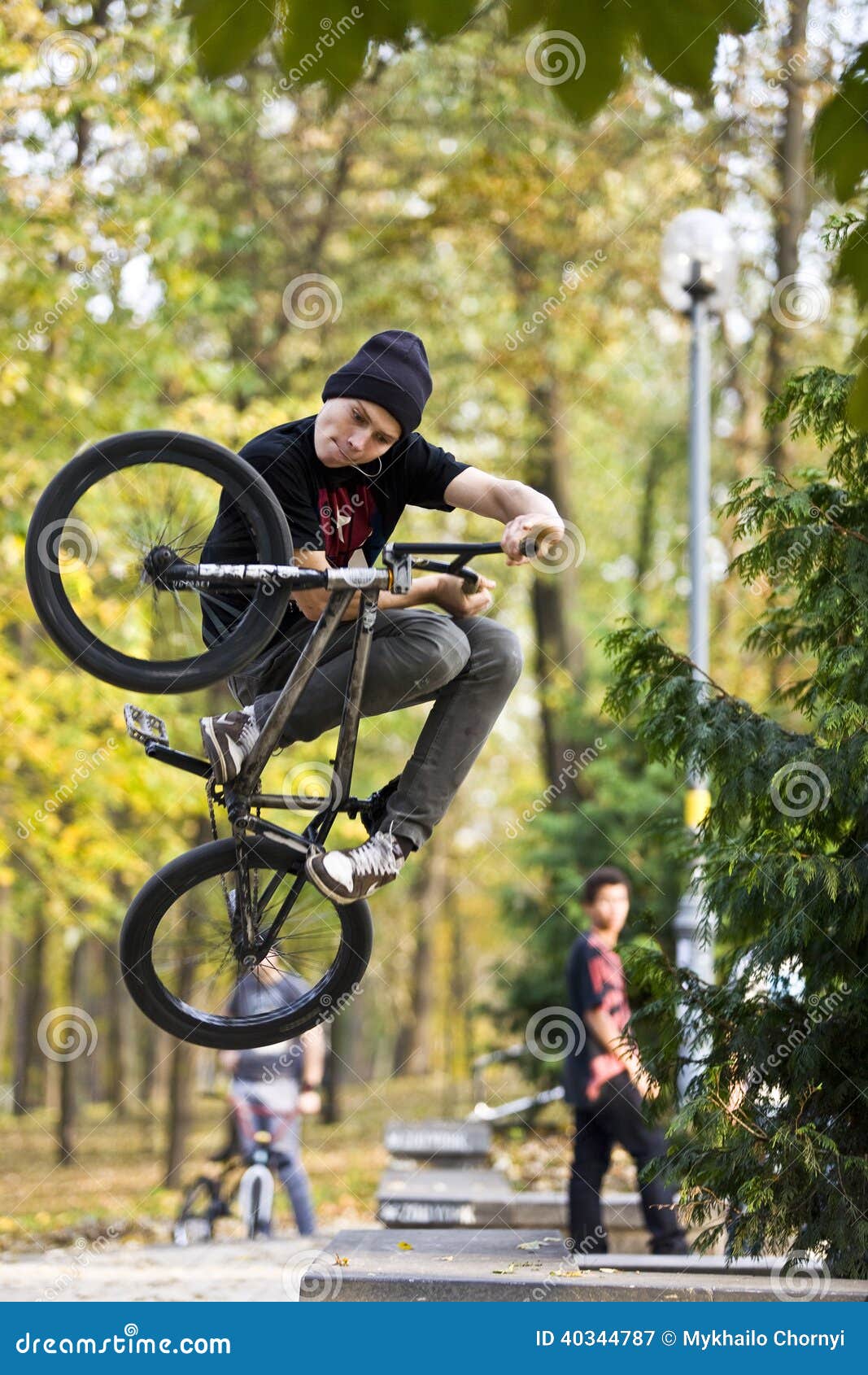 BMX invertido imagen de archivo. Imagen de camisa, ciclo - 40344787