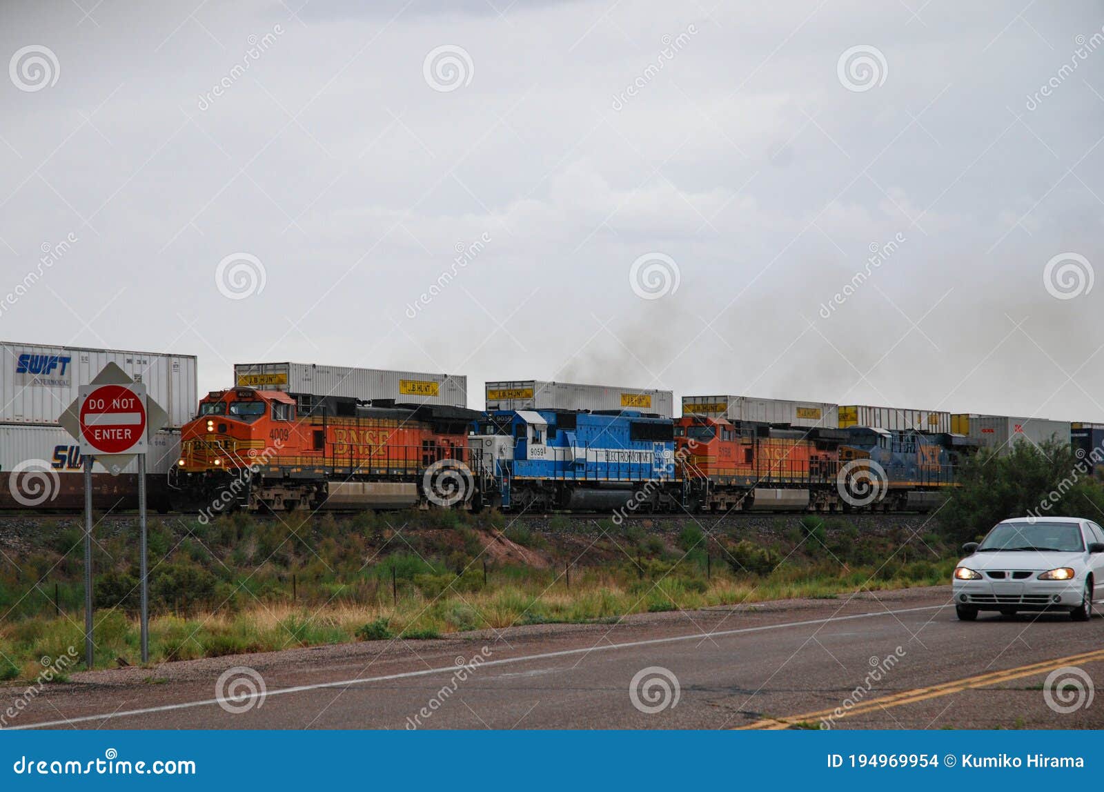BNSF Railway Train Running in Arizona Editorial Stock Image - Image of ...