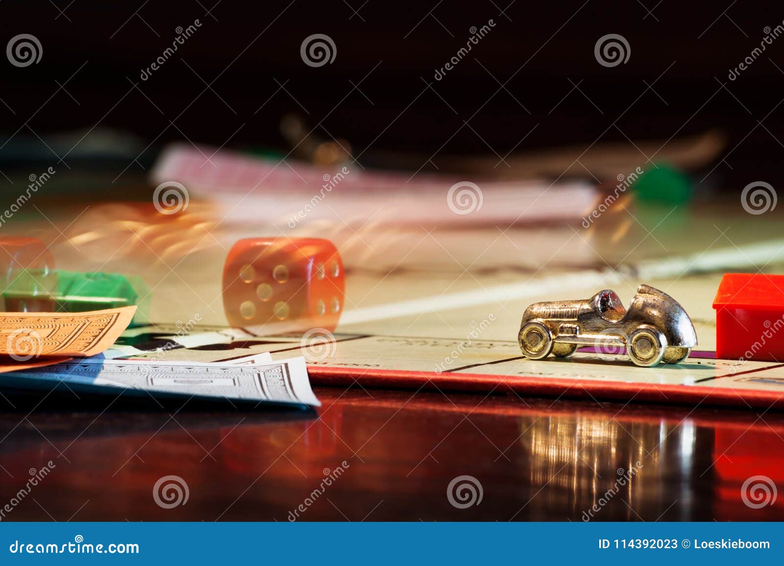 Boardgame De Monopole Avec Des Matrices De Roulement Photo stock ...