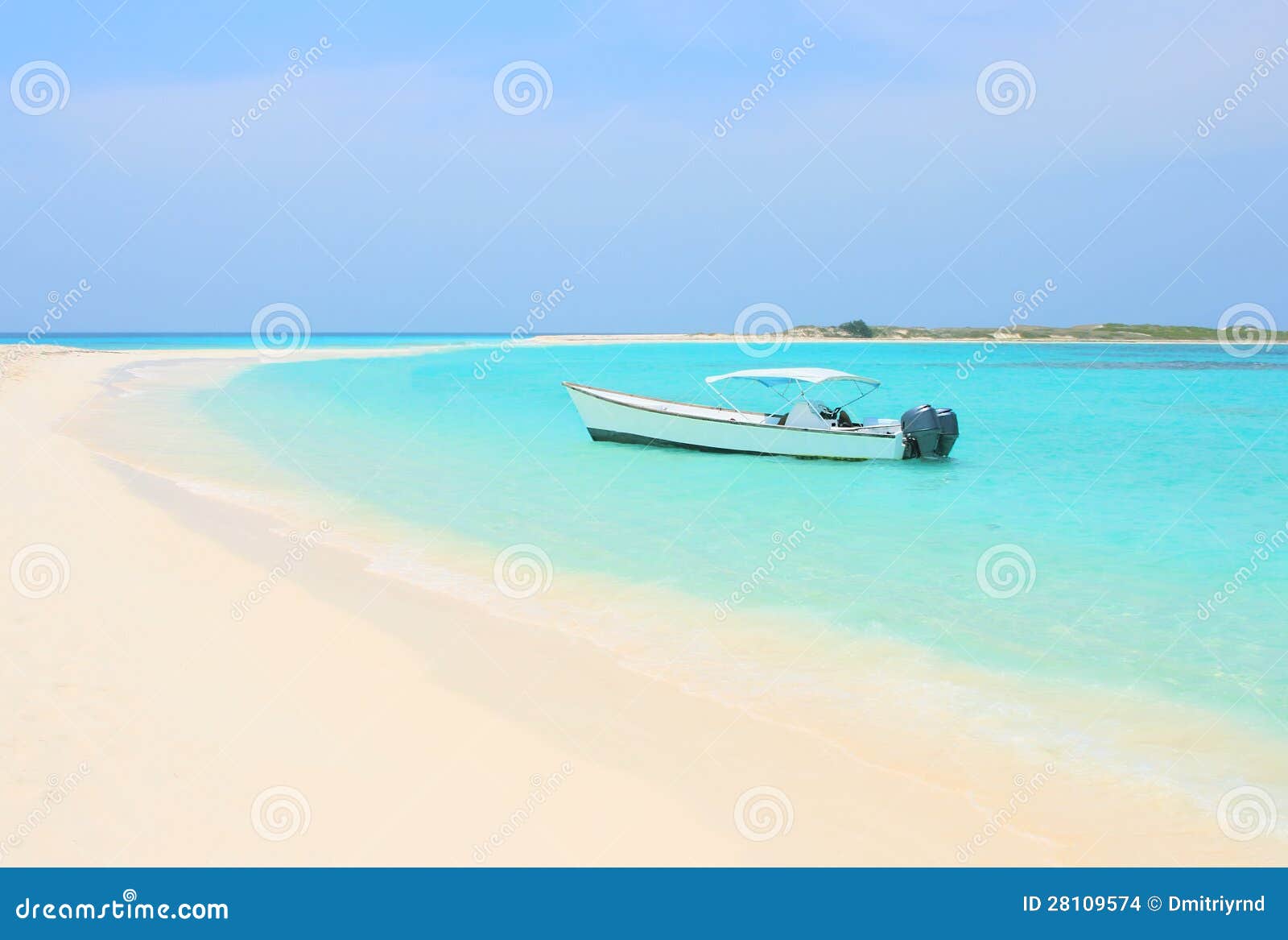 Boat at Cayo De Agua Island Stock Photo - Image of ocean, caribbean ...