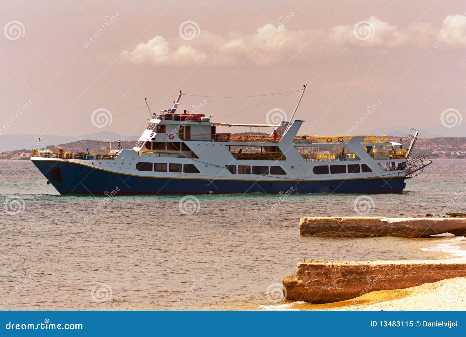 Boat cruising stock image. Image of sithonia, waves, chalkidiki - 13483115