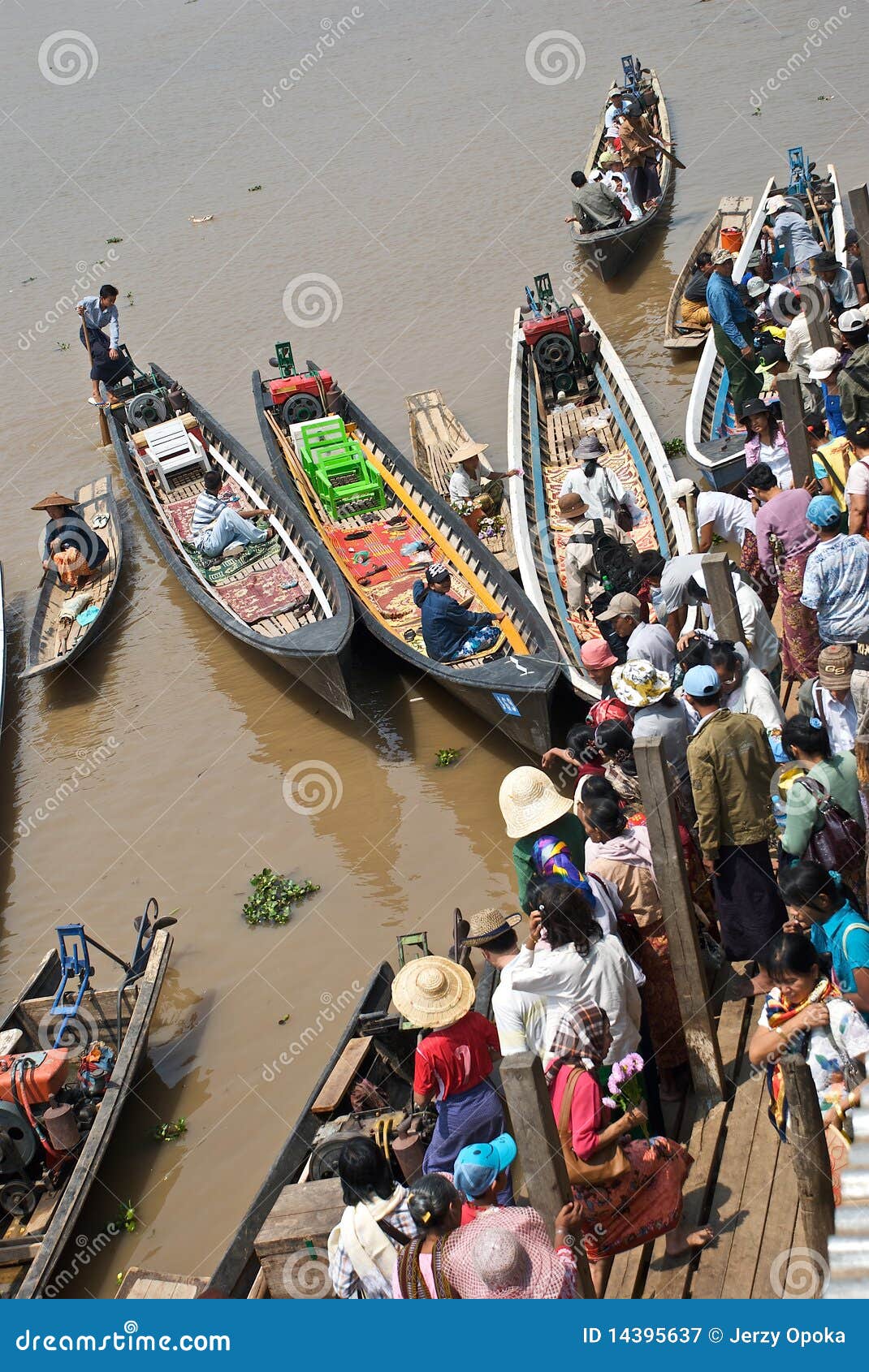 Boat dock editorial photography. Image of traditional - 14395637