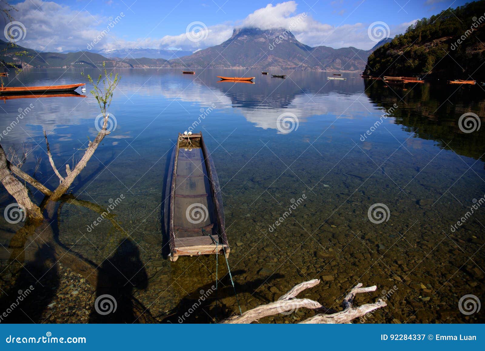 A Boat Floating on the Lake Stock Image - Image of snow, moment: 92284337