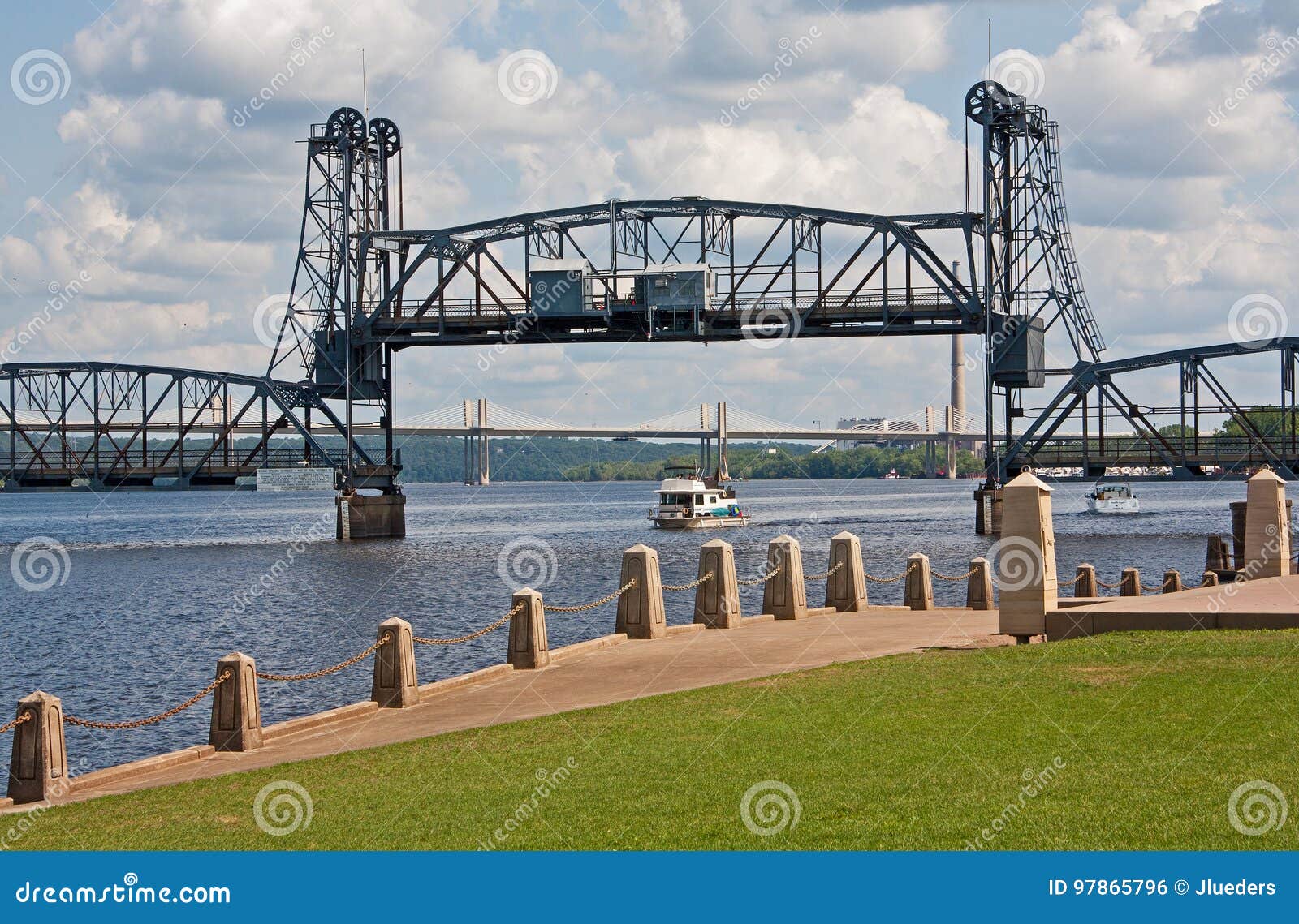 Boat Going Under Lift Bridge Editorial Photo - Image of tourism ...