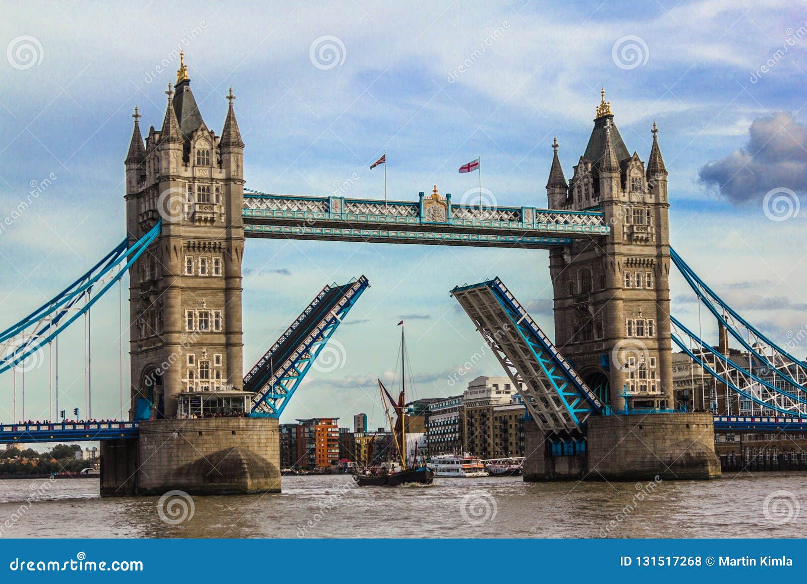 A Boat Going Under Tower Bridge Editorial Stock Photo - Image of thames ...