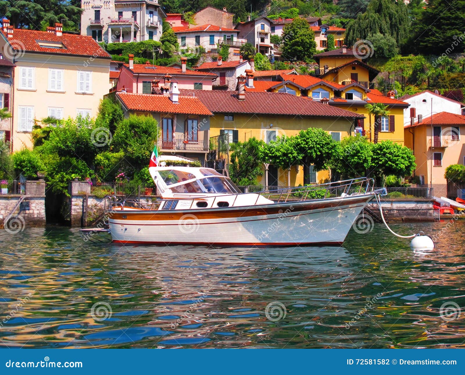 Boat on Lake Como editorial photography. Image of holiday - 72581582