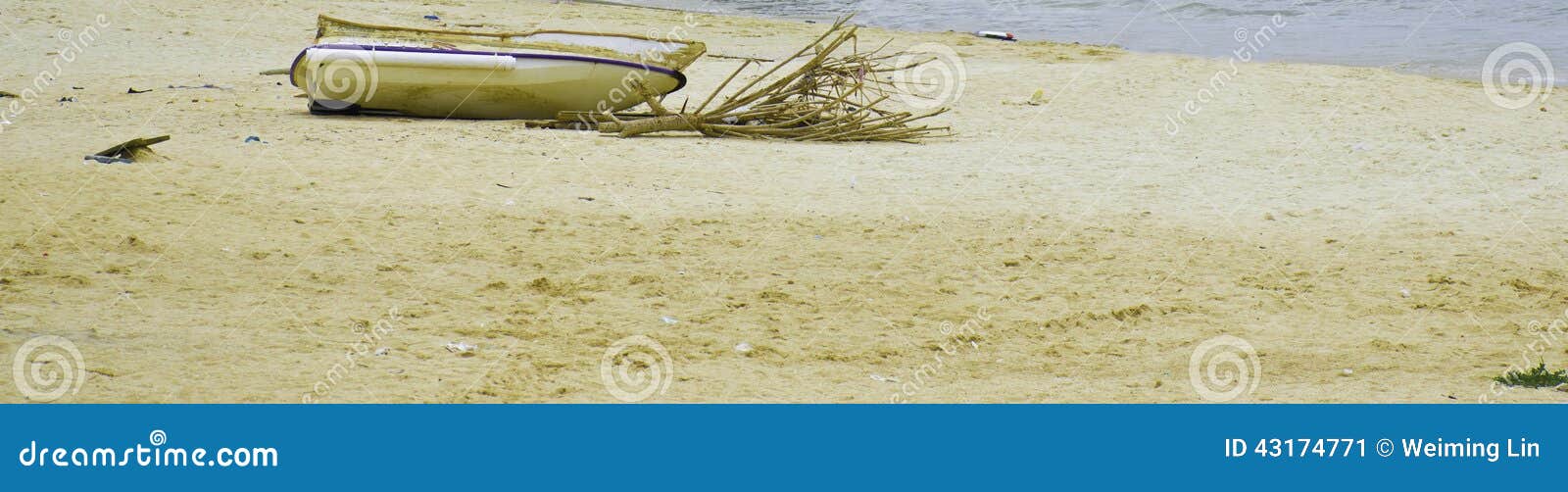 Boat Stranded on the Beach. Stock Image - Image of single, sunny: 43174771