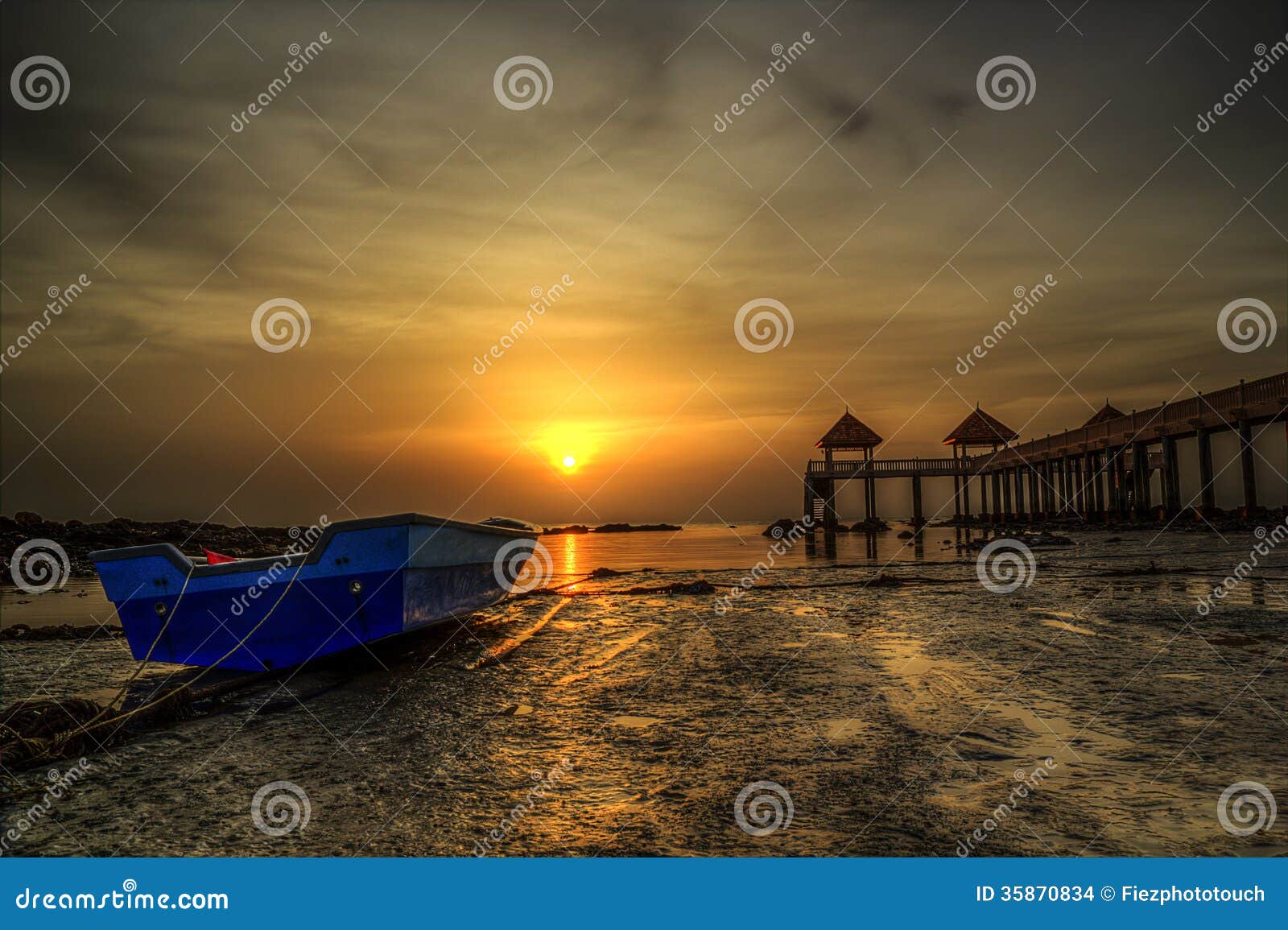 Boat with sunrise view stock photo. Image of horizon - 35870834