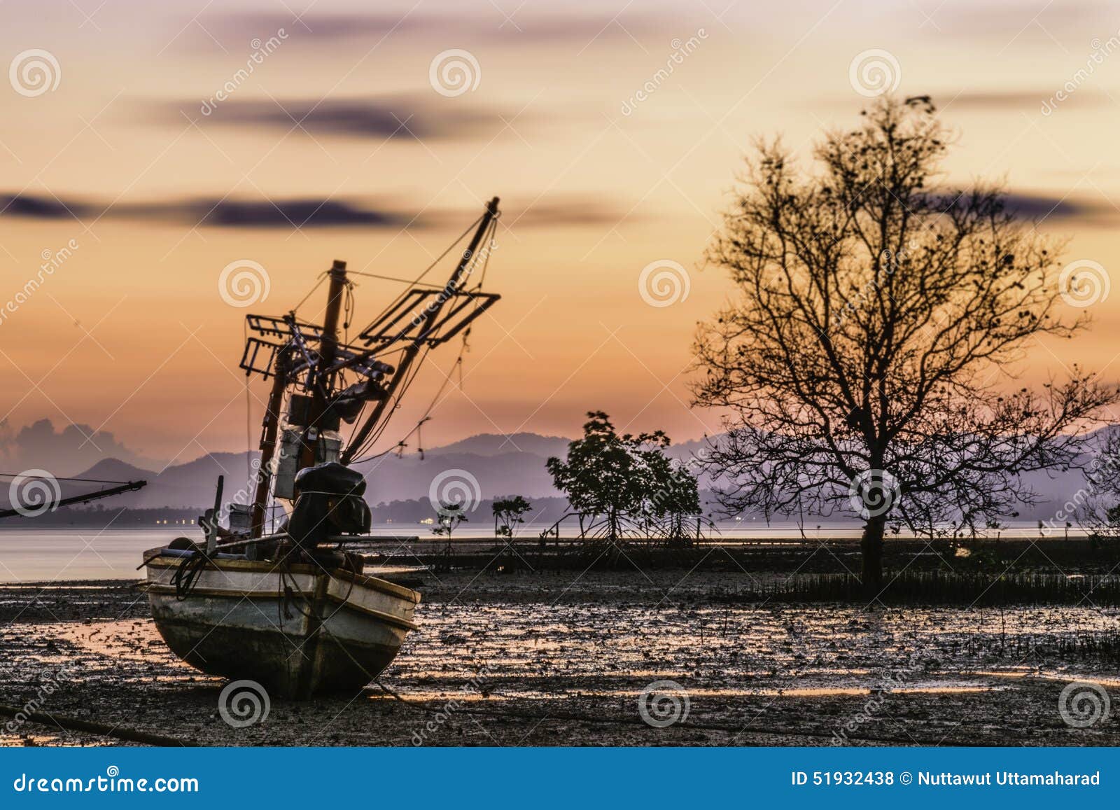 Boat, Tree and sky editorial stock photo. Image of mountains - 51932438