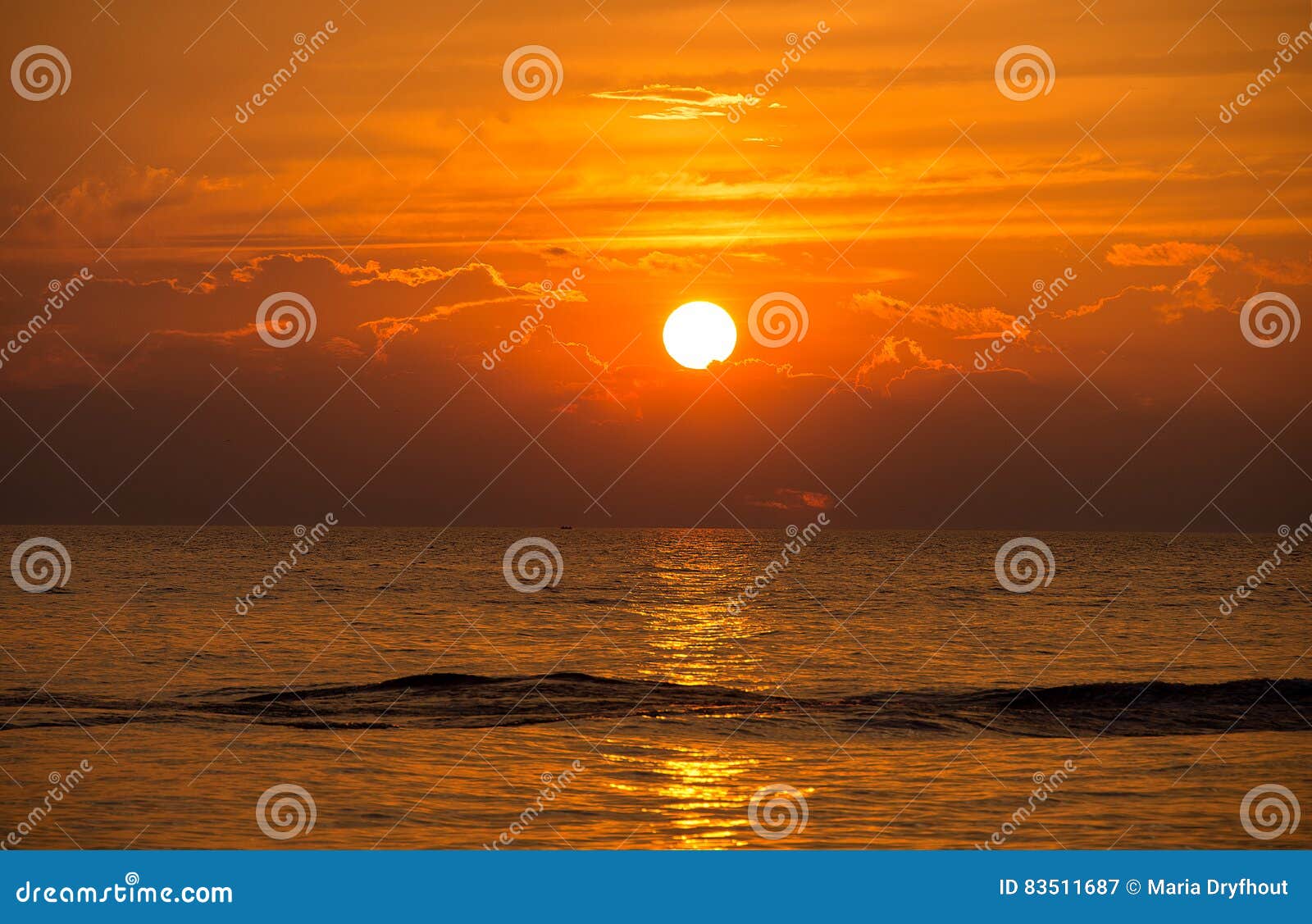 Boat wake on Lake Michigan stock image. Image of summer - 83511687