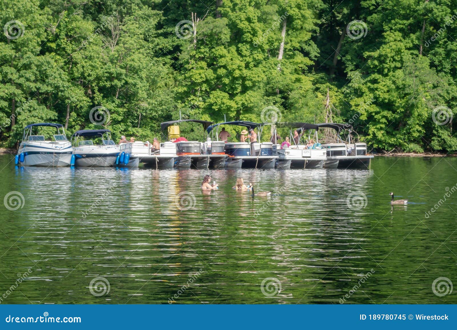 Boaters partying on Lake editorial image. Image of cheat - 189780745