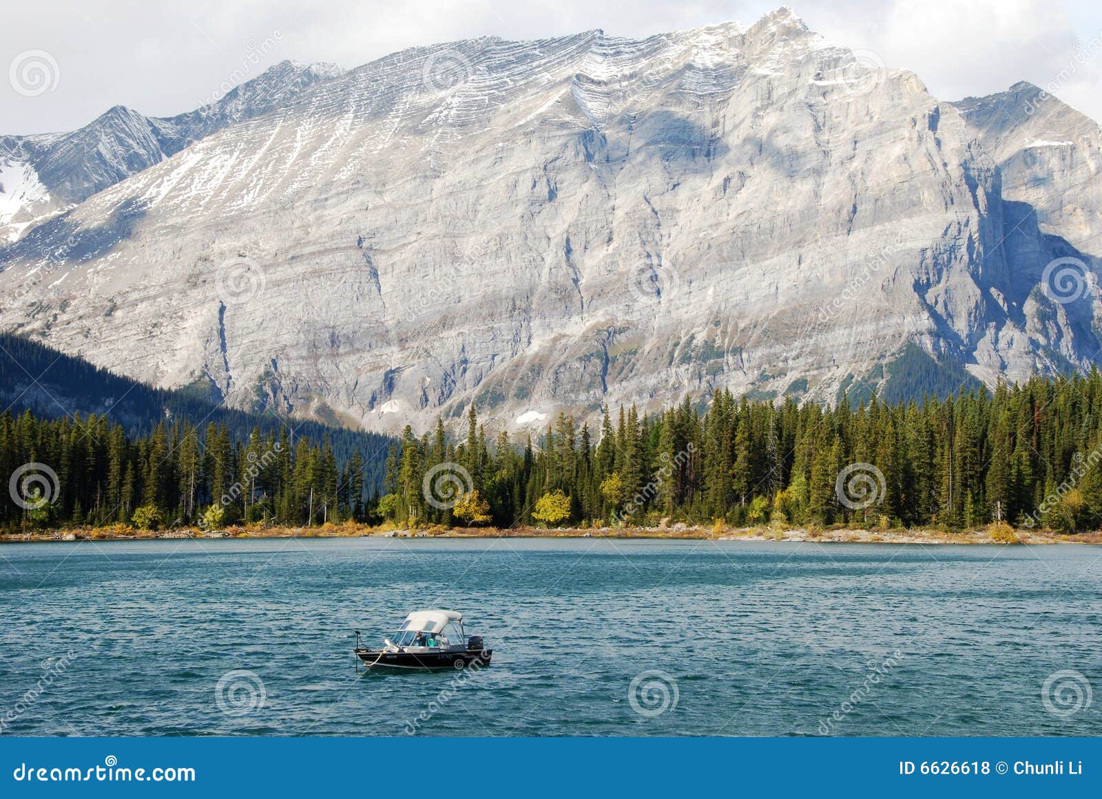 Boating among the moutains stock photo. Image of fresh - 6626618