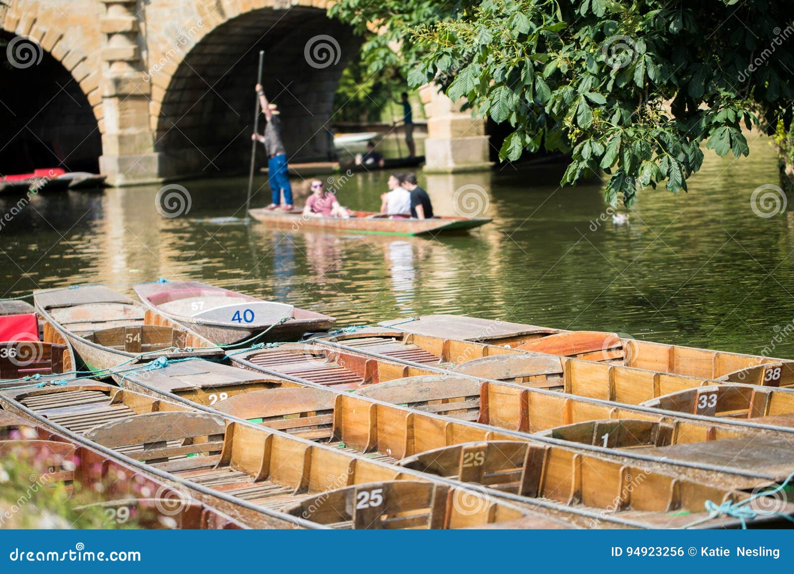 Boating in Punts on River Cherwell in Oxford Stock Photo - Image of ...