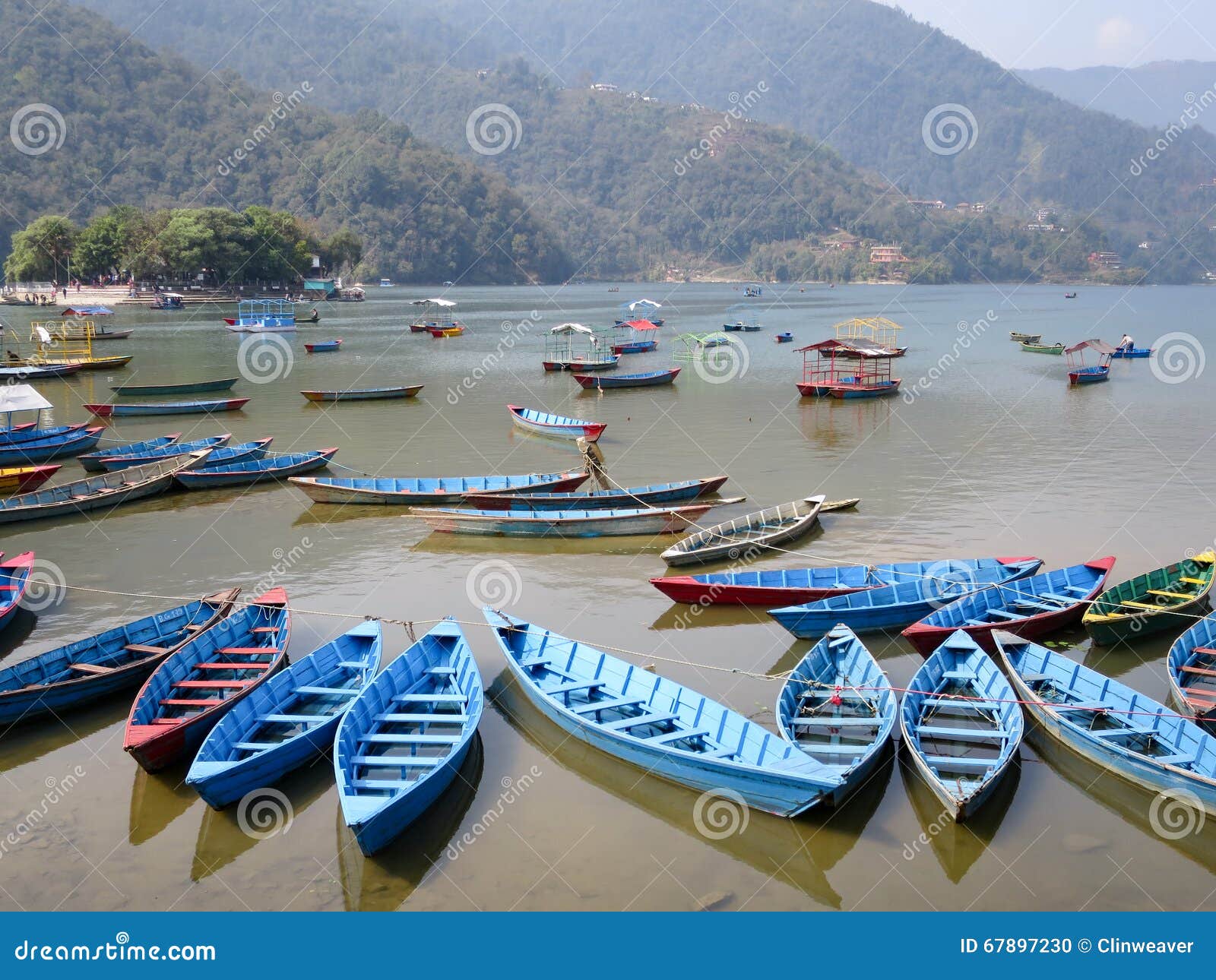 Boats on Lake Fewa editorial image. Image of boating - 67897230
