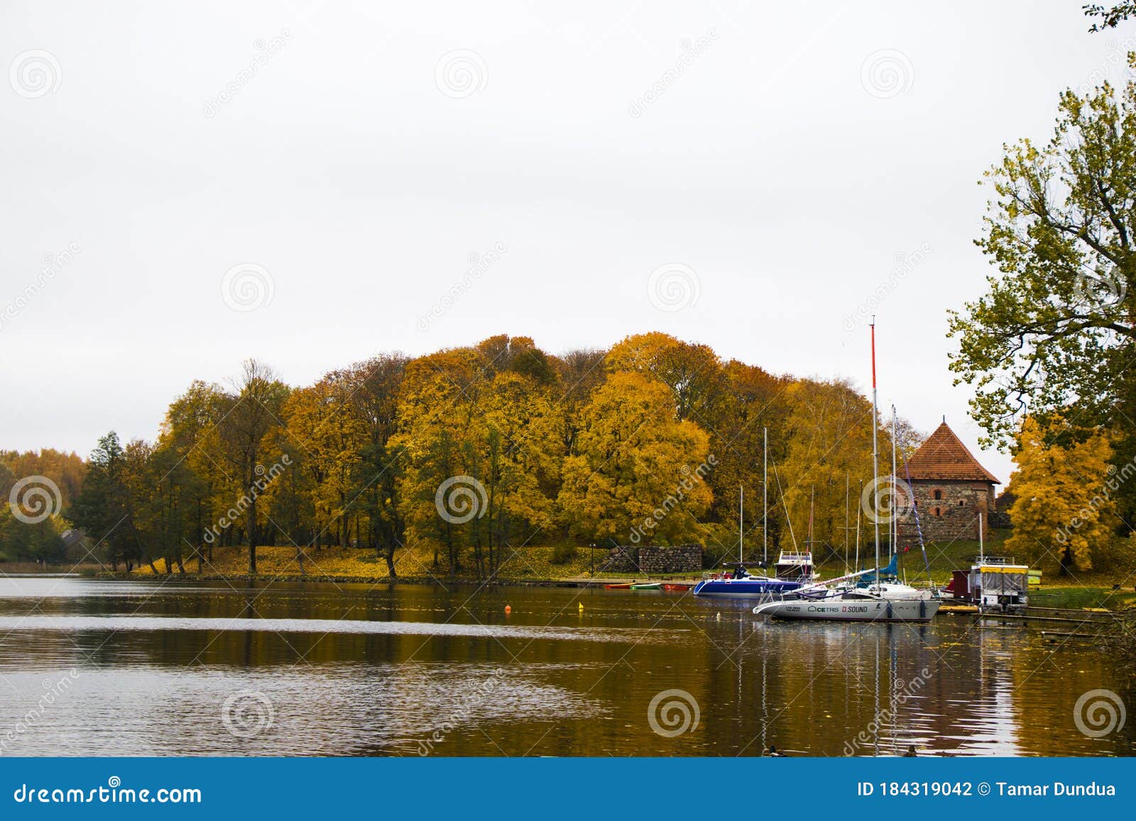 Boats in lake editorial photography. Image of calm, beach - 184319042