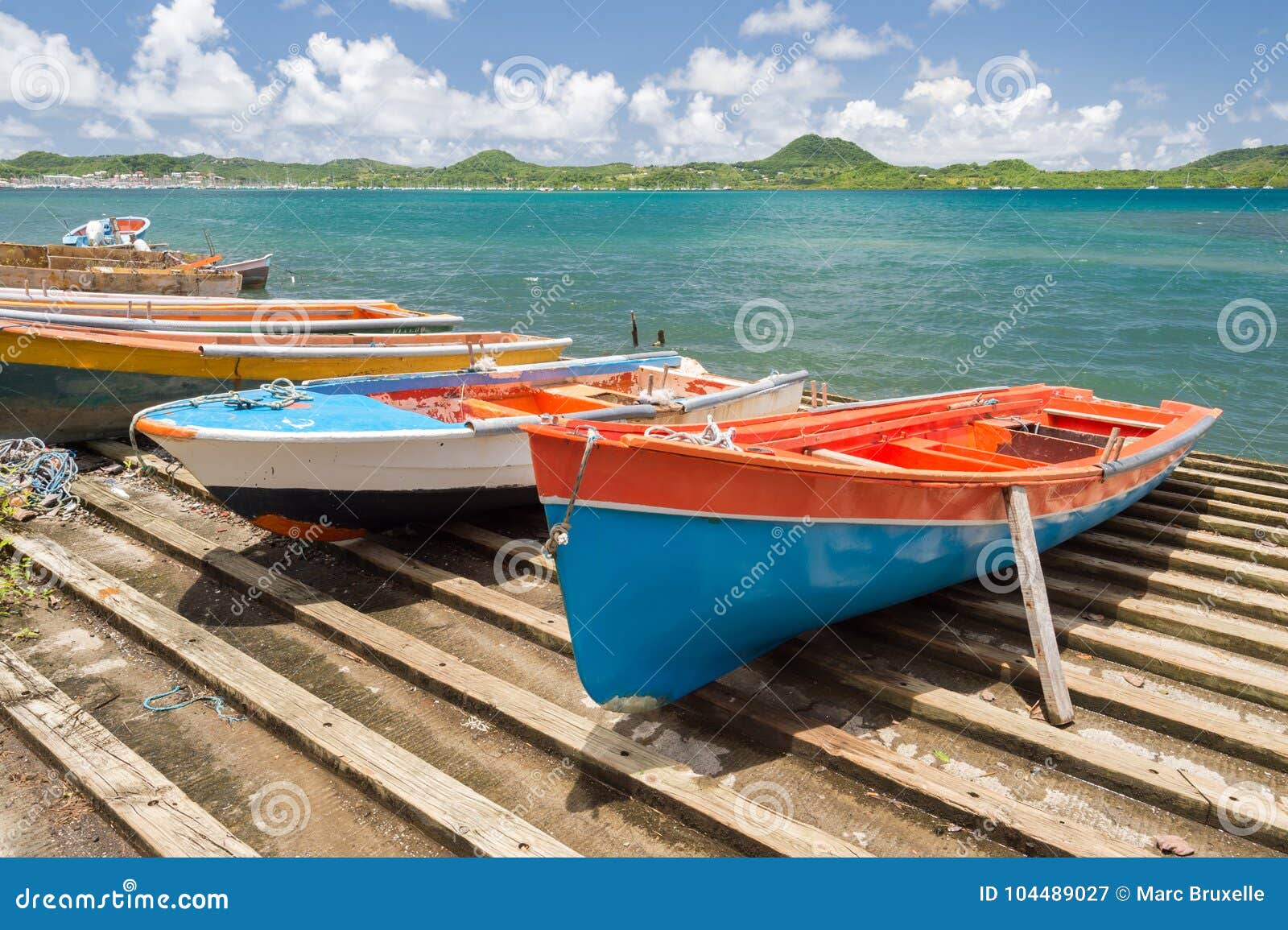 Boats many fotografering för bildbyråer. Bild av kulört - 104489027