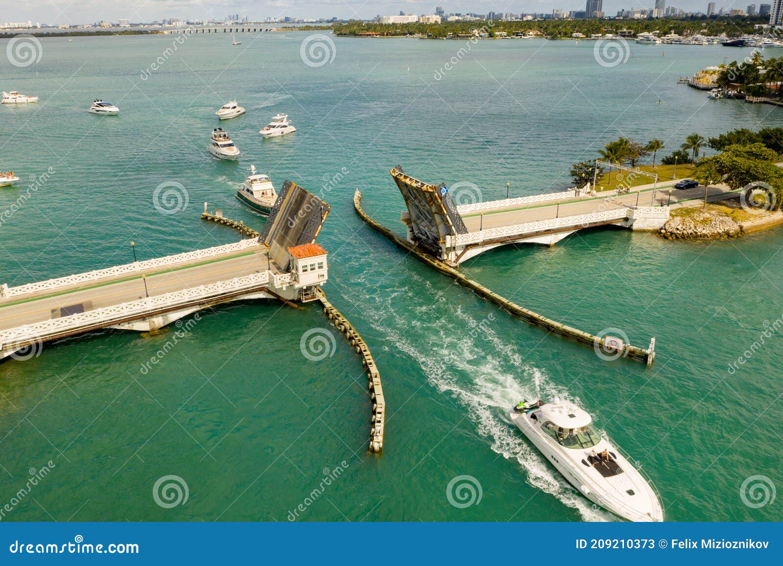 Boats Passing Under a Drawbridge Miami Weekend Scene Editorial Stock ...