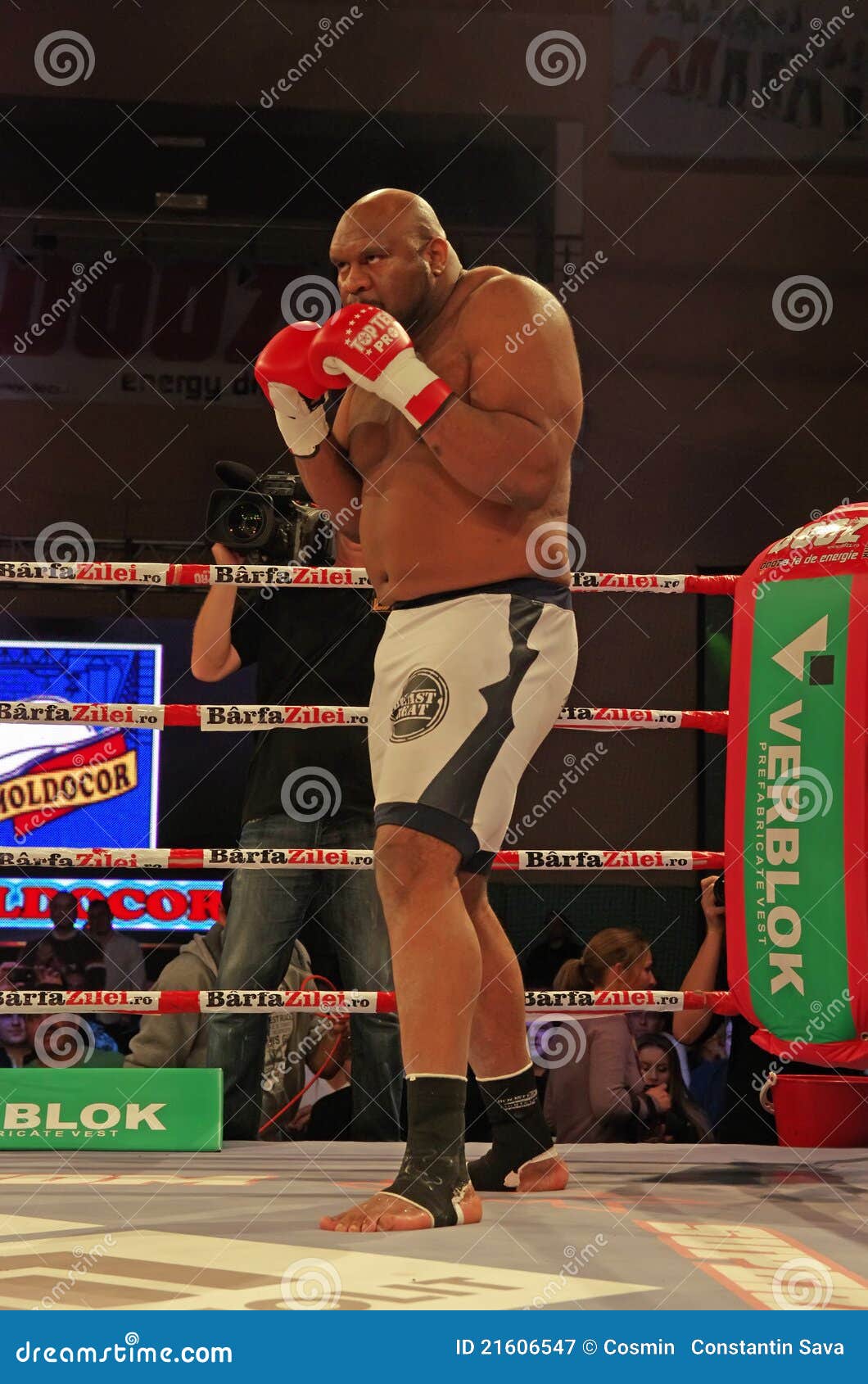 Bob Sapp (EUA) fotografia editorial. Imagem de boxe, iluminado - 21606547