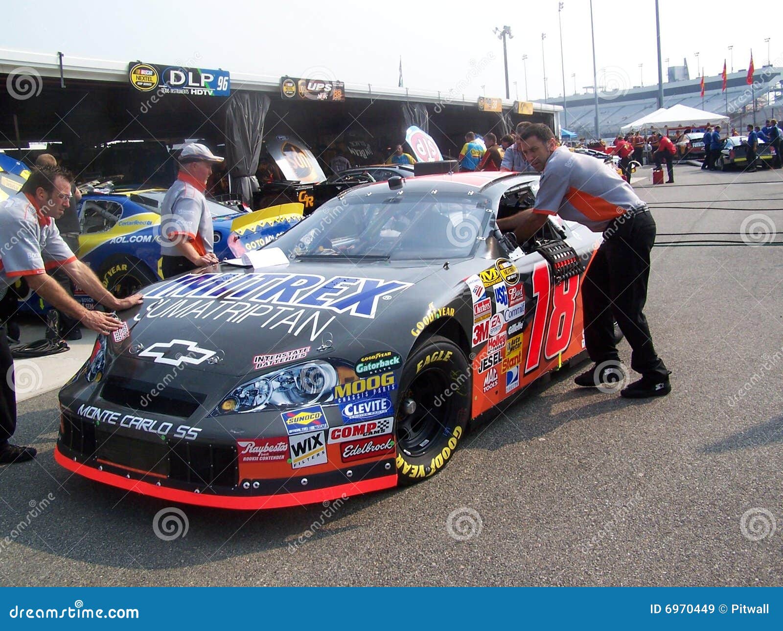 Bobby Labonte Car and Crew #18 Editorial Stock Image - Image of team ...
