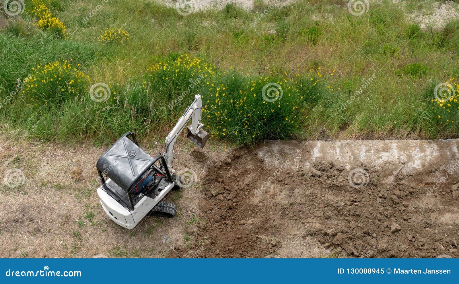 Bobcat excavator at work stock image. Image of bobcat - 130008945