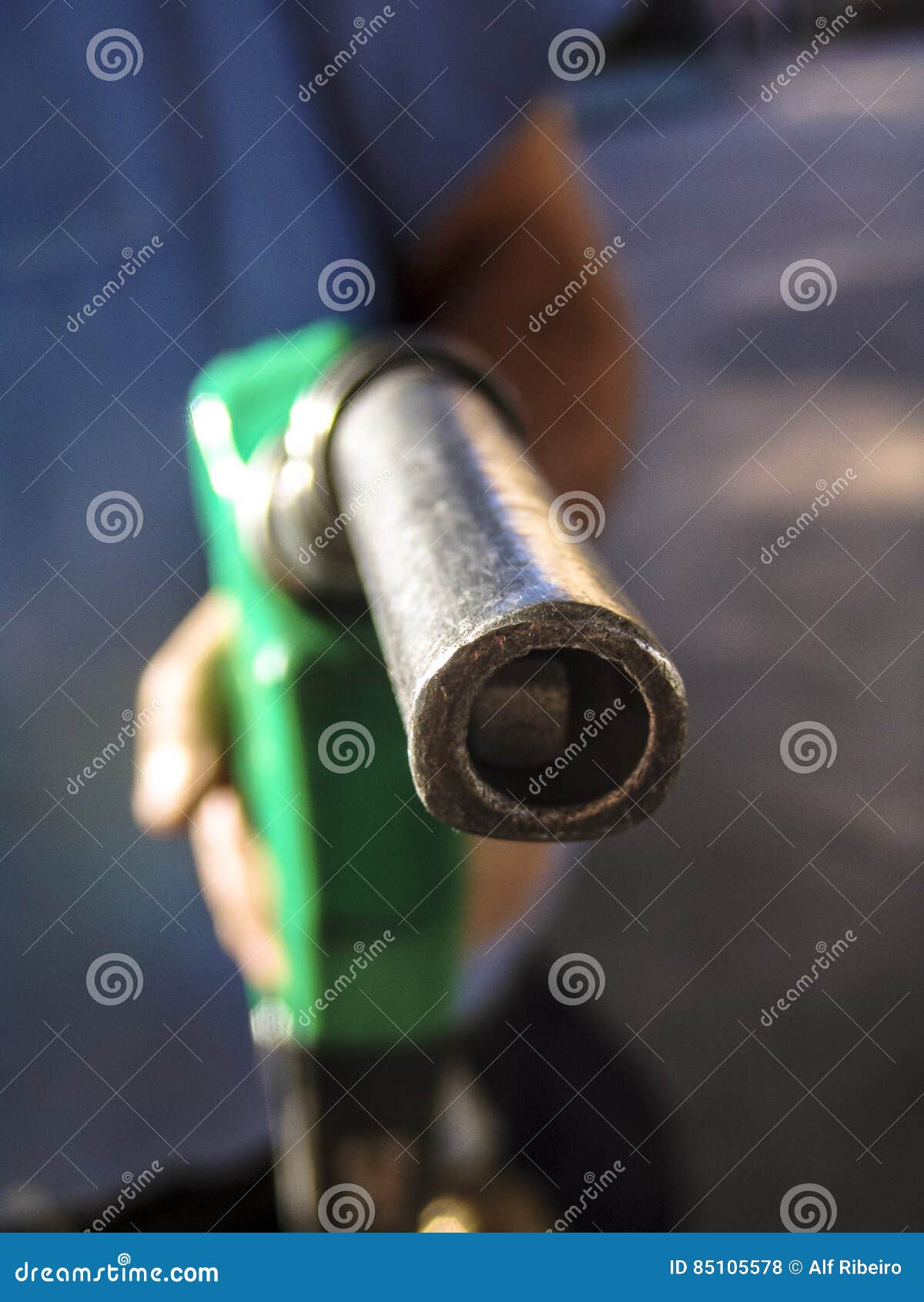 Boca de gas foto de archivo. Imagen de diesel, mano, combustible - 85105578