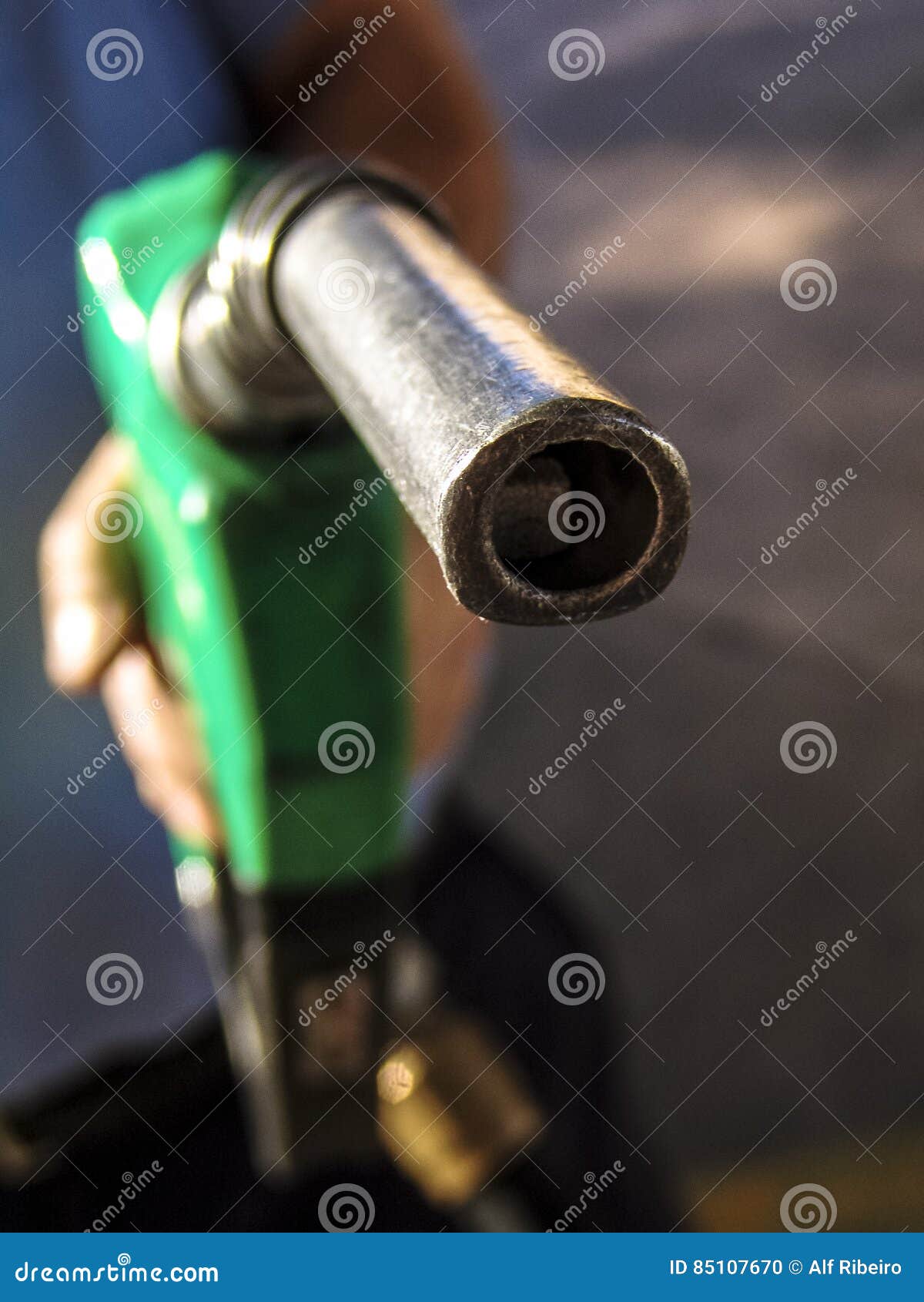 Boca de gas foto de archivo. Imagen de mano, pistola - 85107670