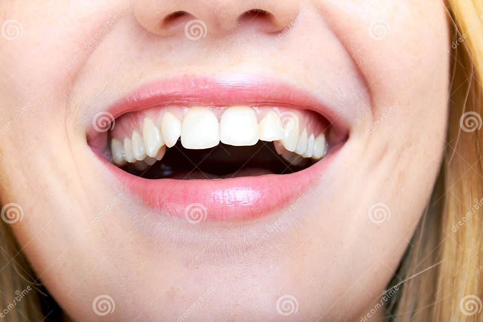 Boca De Risa Hermosa De Una Mujer Imagen de archivo - Imagen de ...